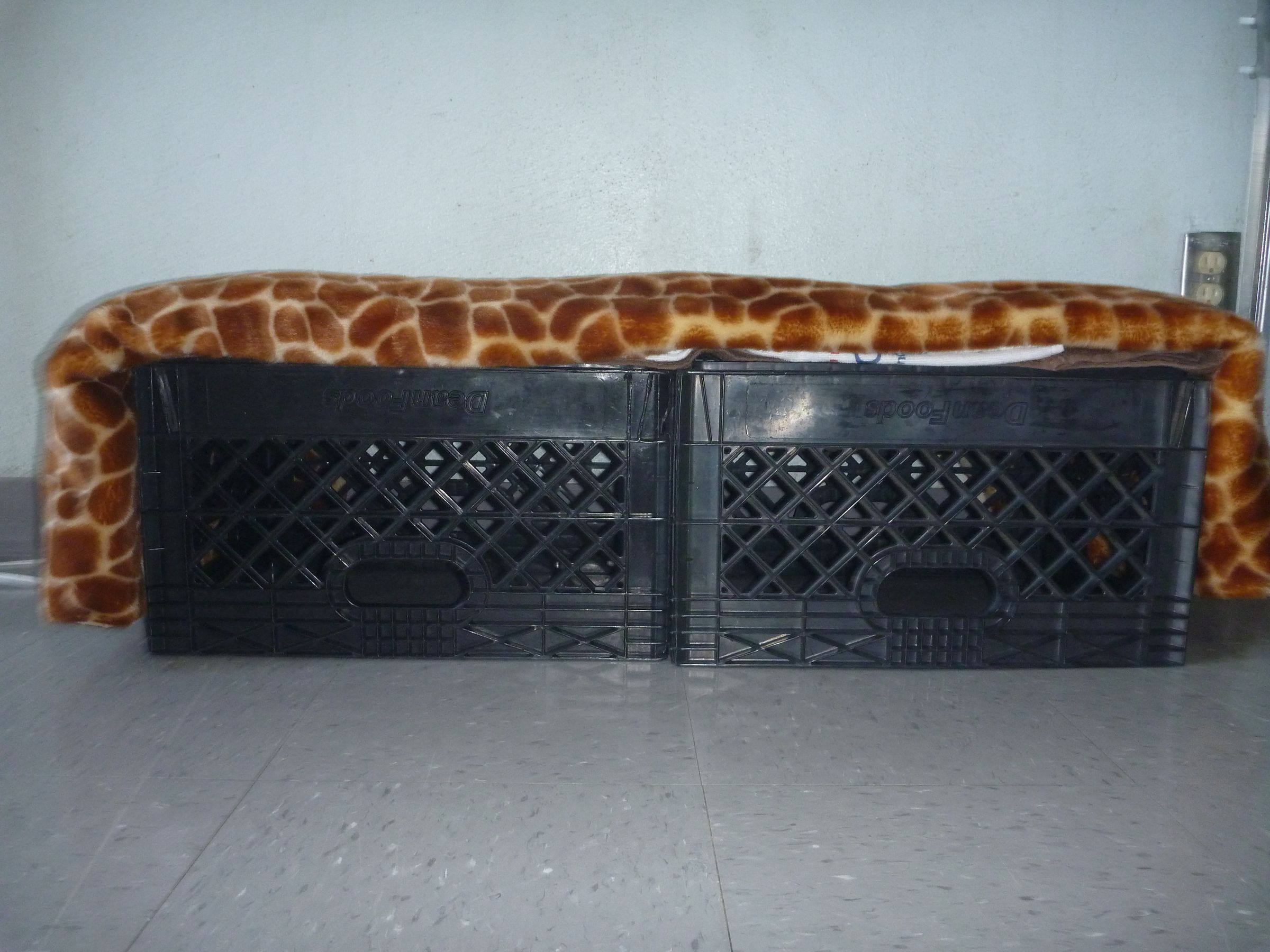 Modular Milk Crate Couch : 4 Steps (with Pictures) - Instructables