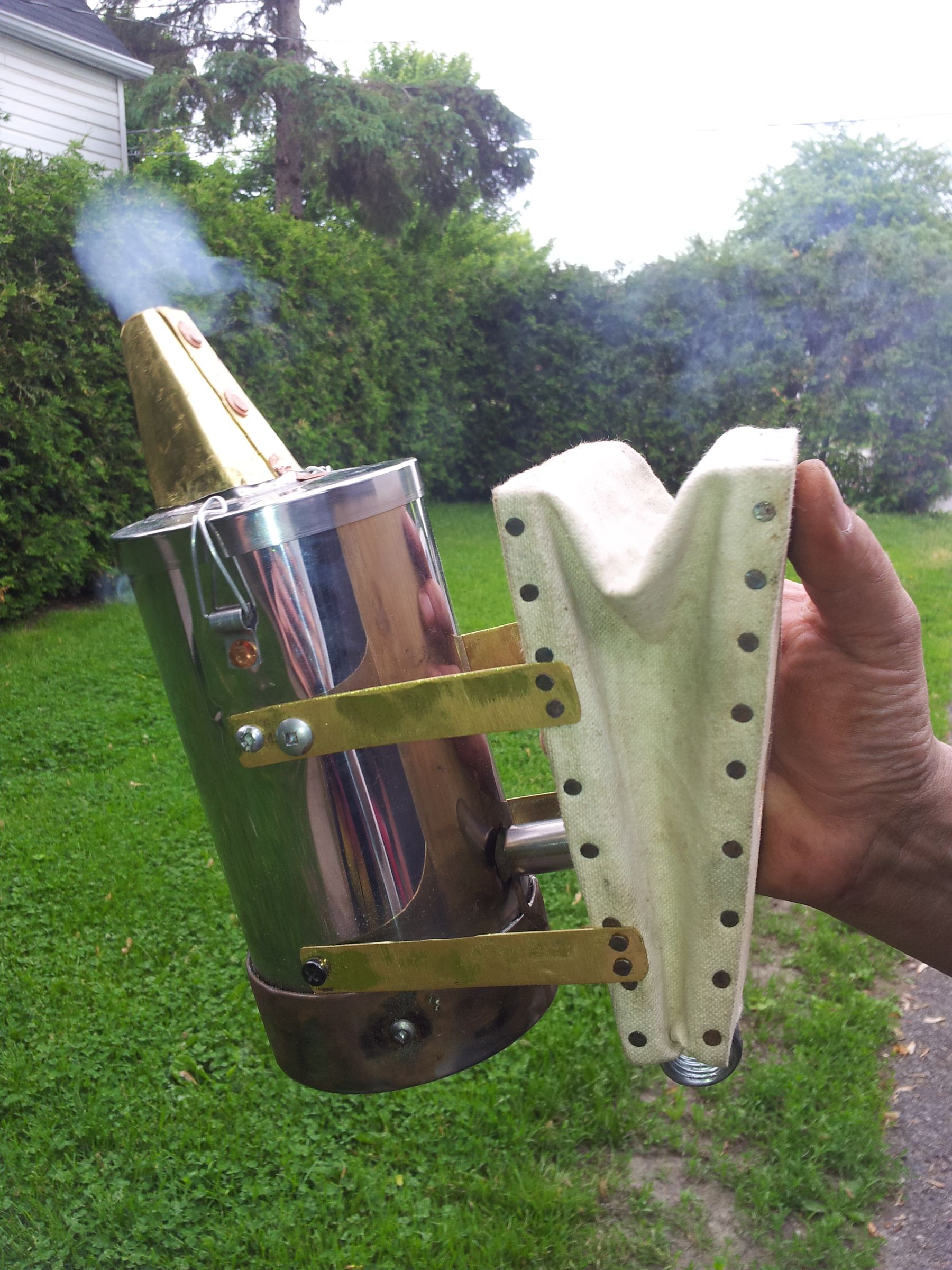 Bellows Bee Smoker for the Home Apiarist : 8 Steps (with Pictures ...