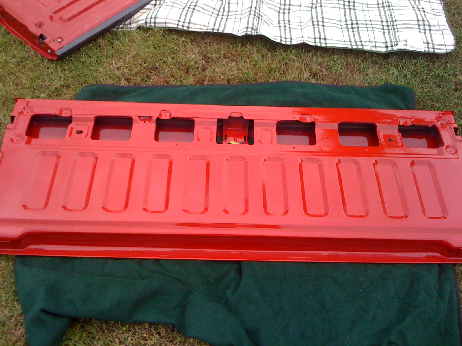 Replacing a Tailgate on a Ford F-150 : 16 Steps - Instructables