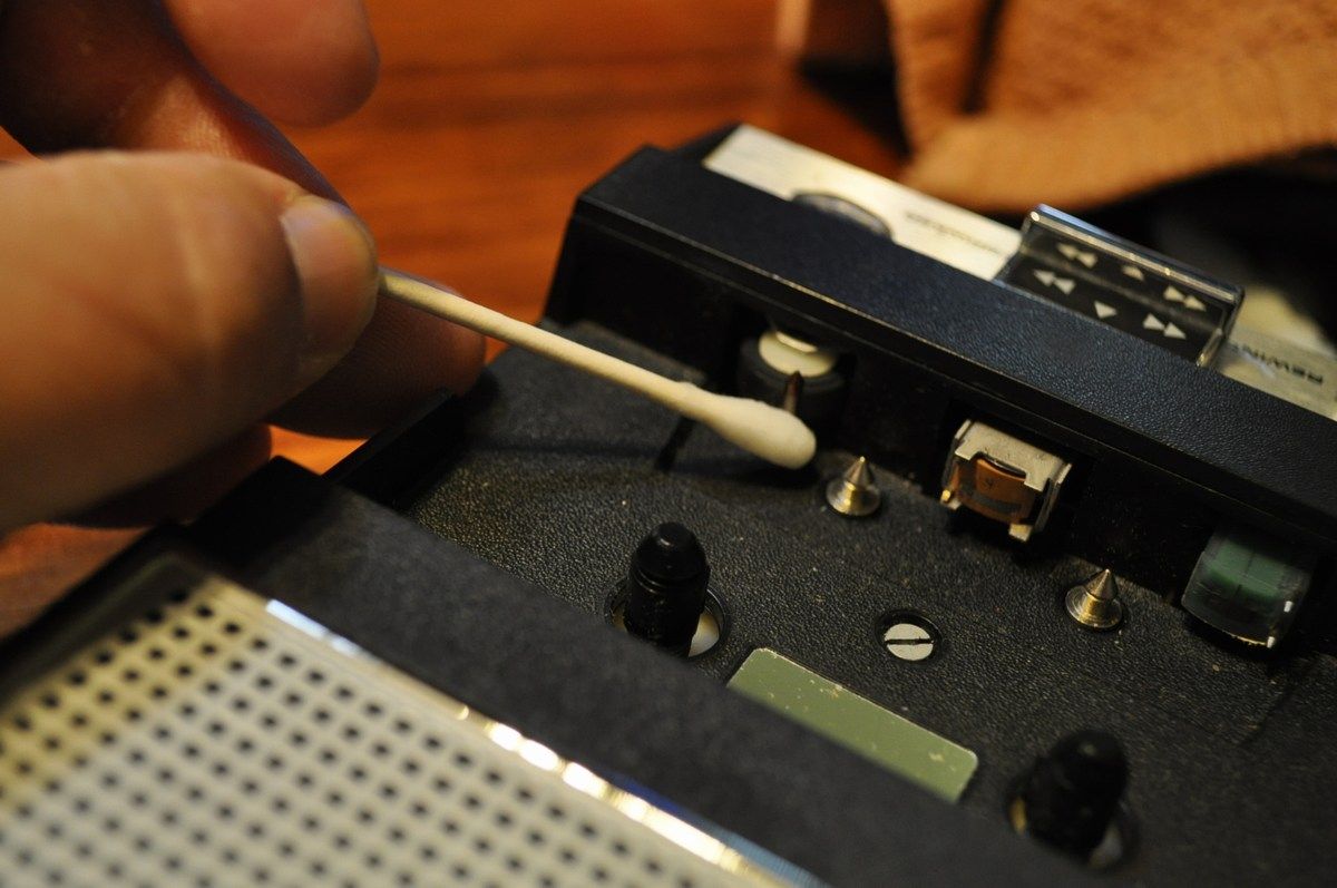 How to Clean a Cassette Recorder : 7 Steps - Instructables