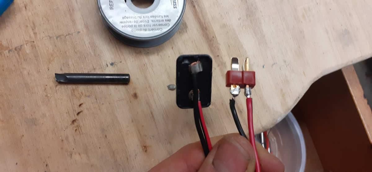 Replacing Normal Batteries With 18650 Rechargeable Batteries : 6 Steps ...