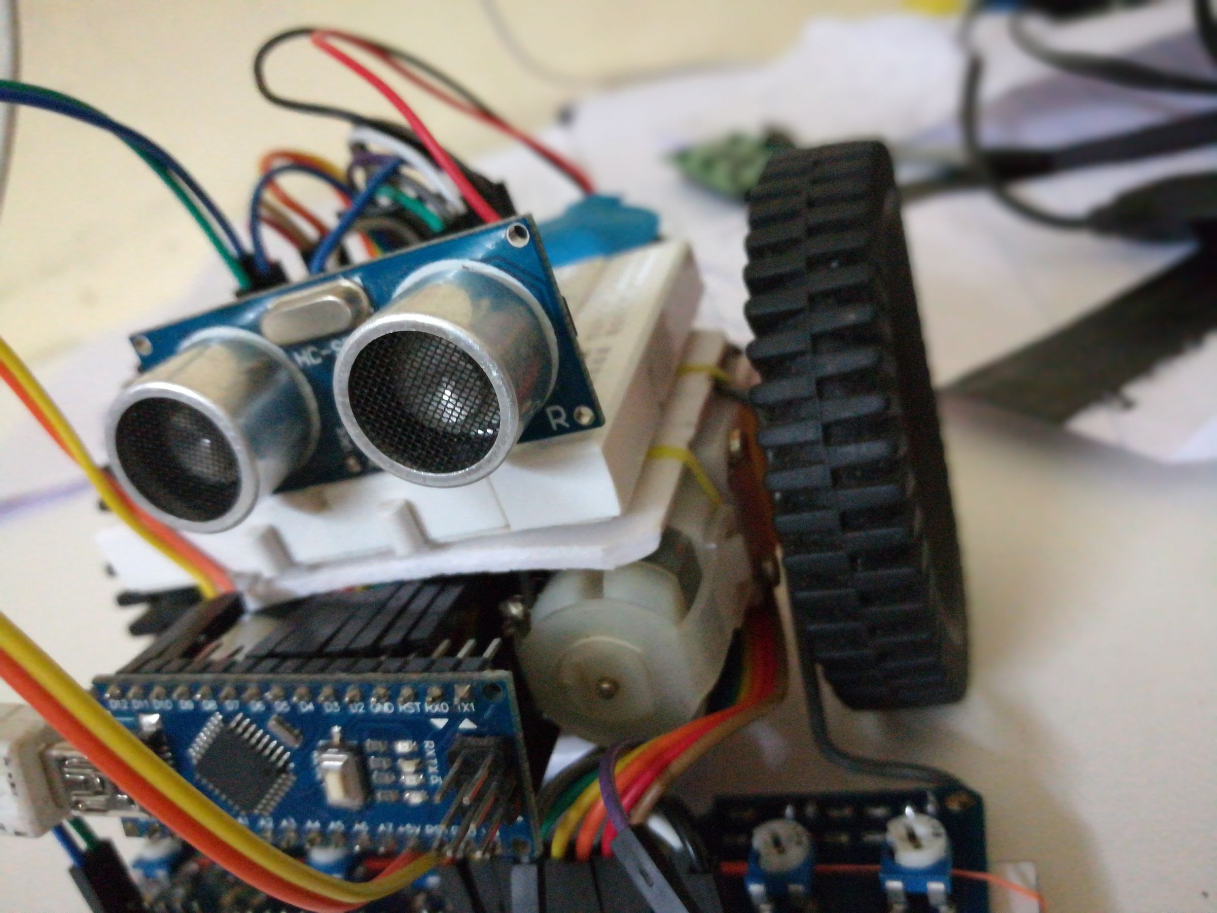 IR LINE FOLLOWING ROBOT USING IR SENSOR ARRAY(8 INPUT) AND L293D MOTOR ...