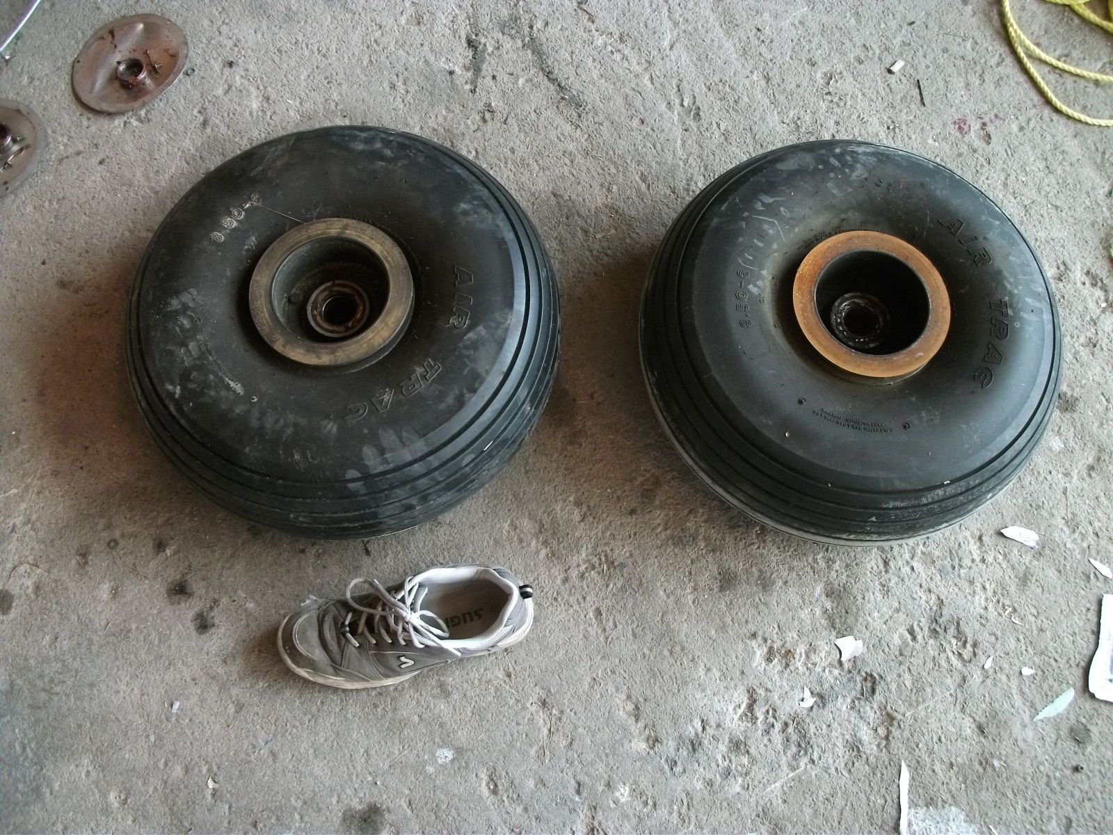 Changing Aircraft Landing Gear and Tires : 11 Steps (with Pictures ...