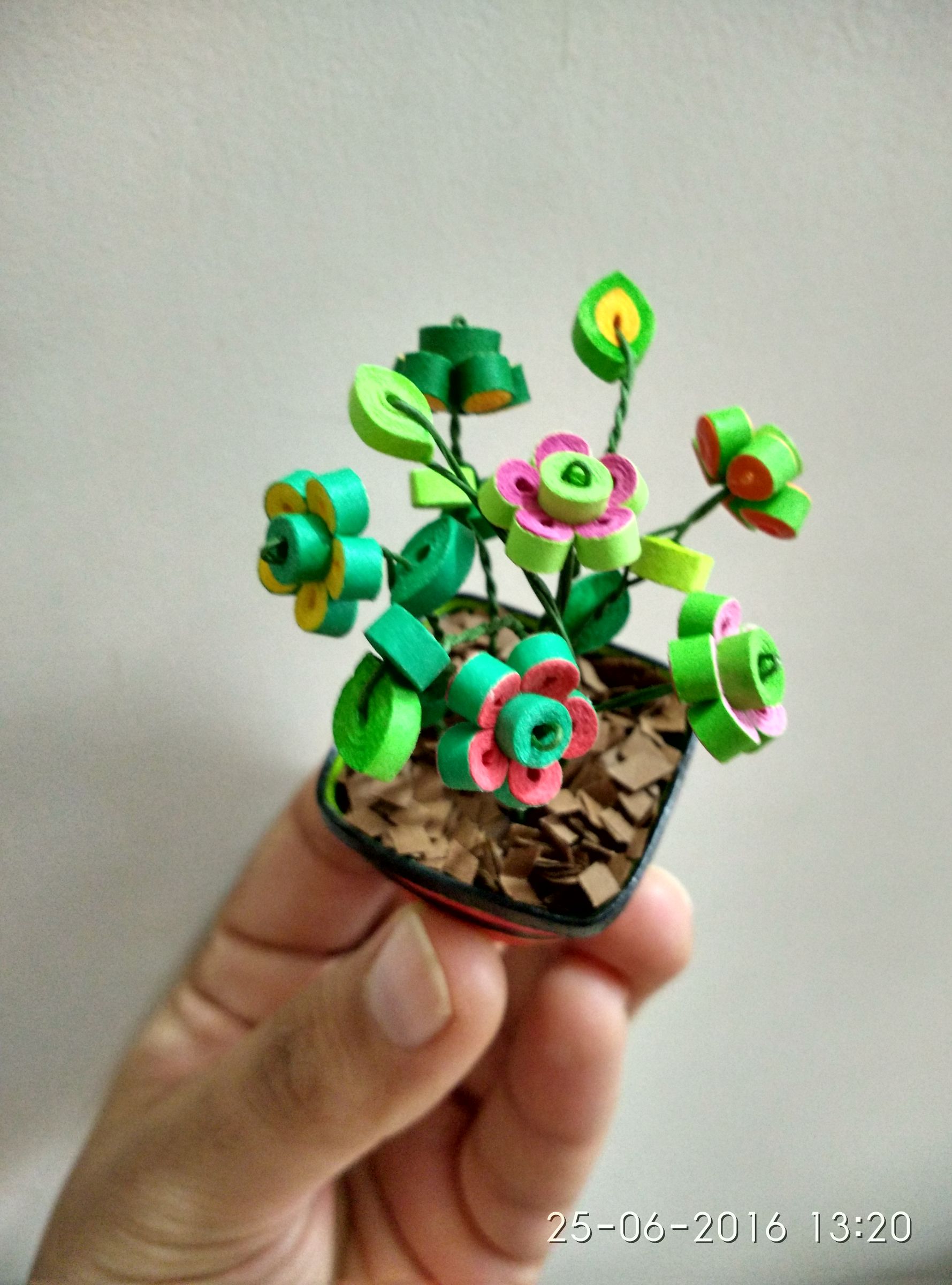 Realistic Quilled Miniature Flower Pot From Scratch! : 4 Steps ...