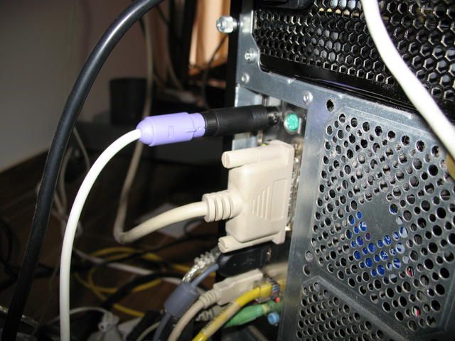 Protect Yourself Against This Popular Hack: Hardware Keyloggers : 4 ...