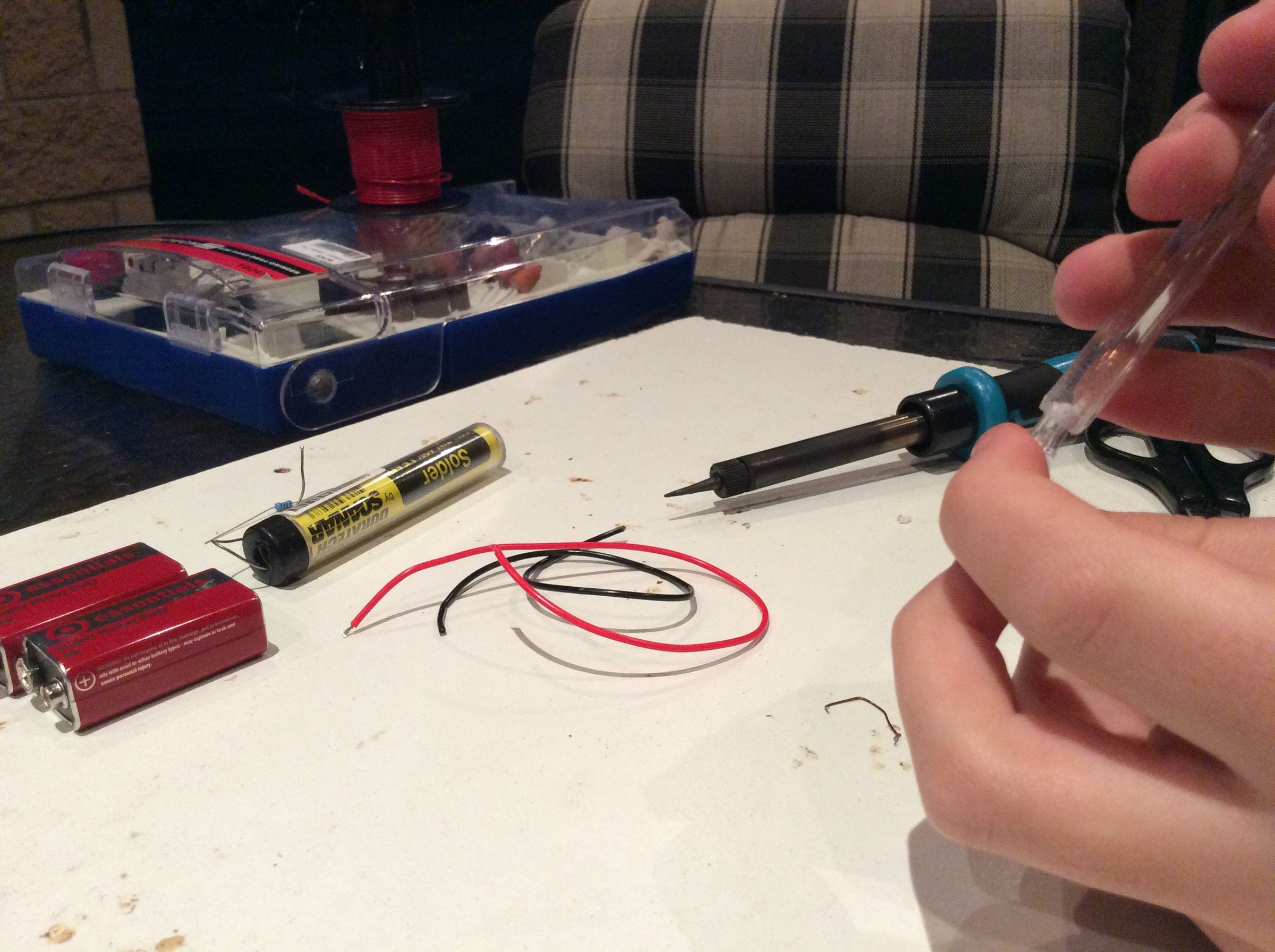 HOW TO MAKE a DIY GLOW STICK! : 5 Steps (with Pictures) - Instructables