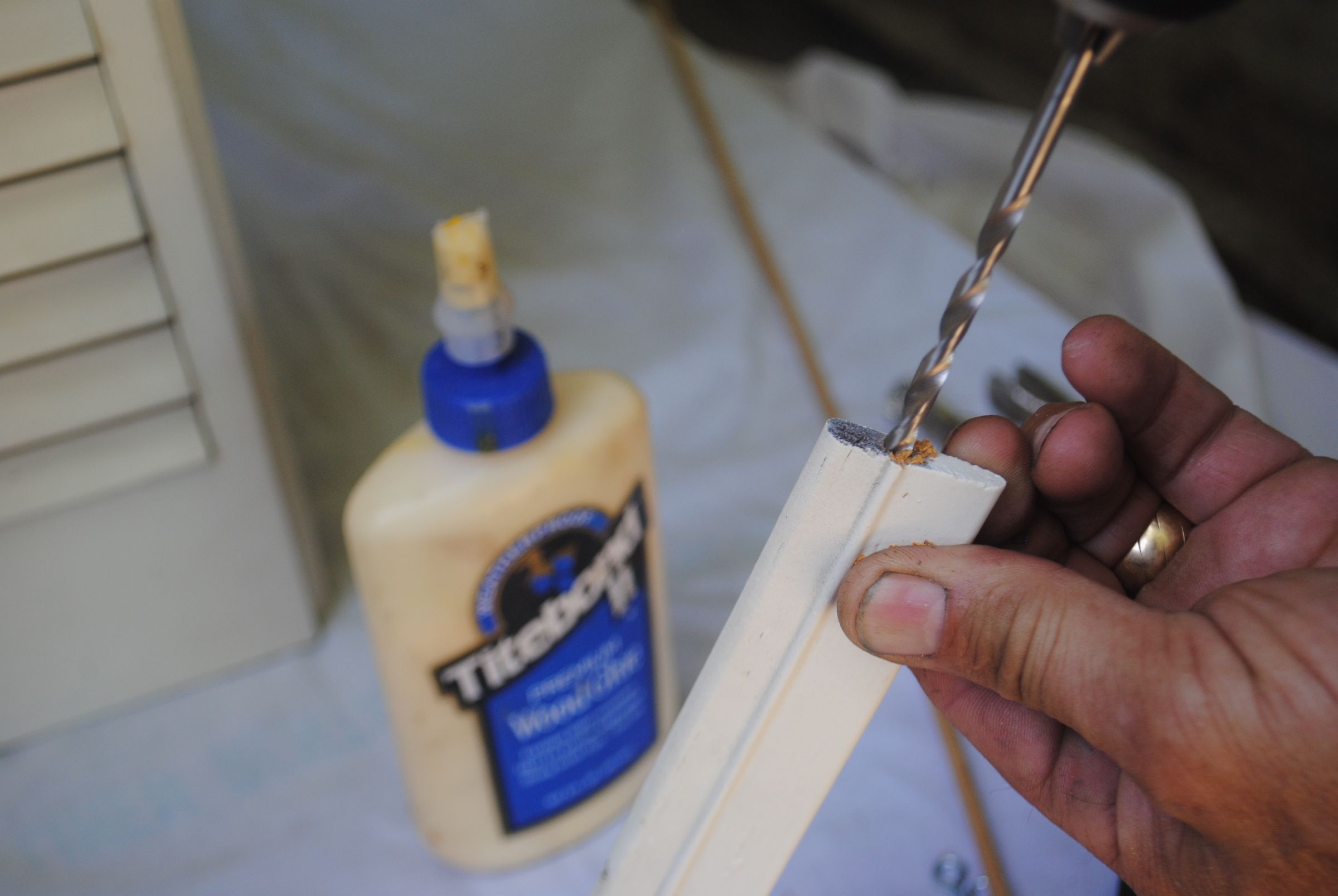 How to Repair Broken Slats on Louvre Shutters : 3 Steps (with Pictures ...