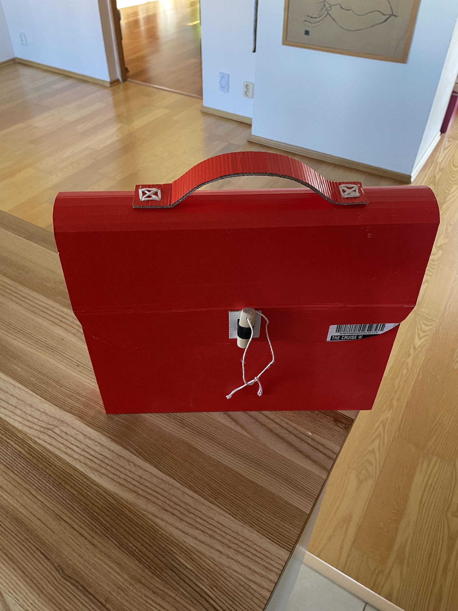 School Cardboard Briefcase : 6 Steps (with Pictures) - Instructables