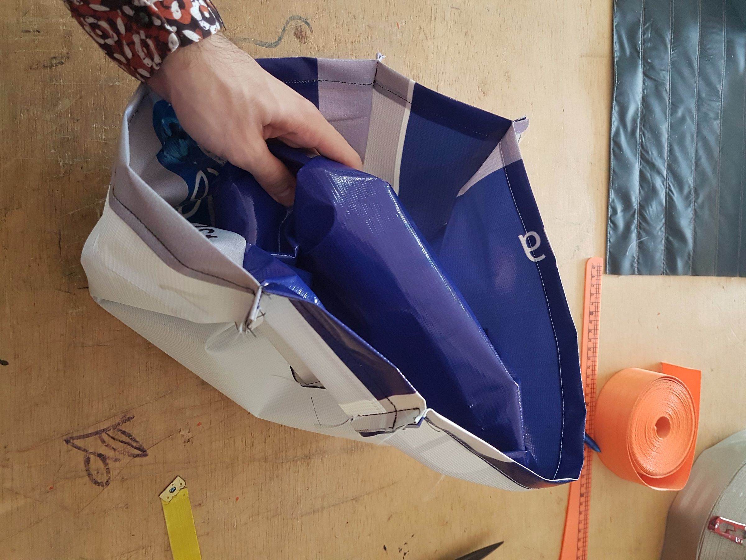 Upcycled Banner Tote Bag : 13 Steps (with Pictures) - Instructables