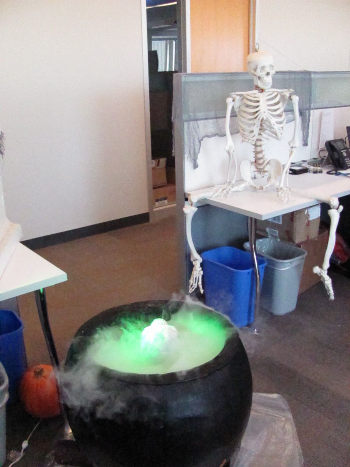 Full Size Haunted Cauldron With Fog : 9 Steps (with Pictures ...