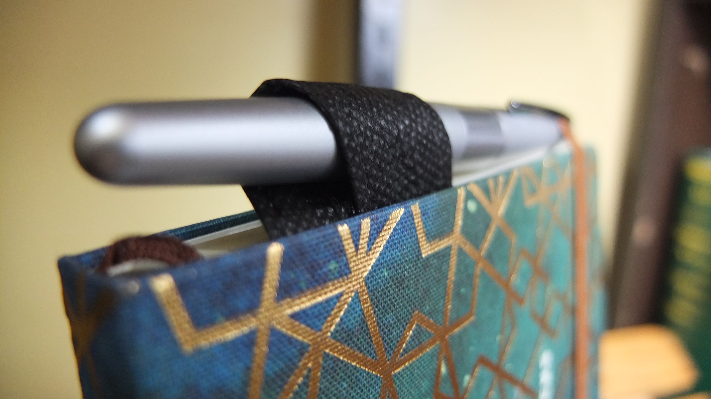 Super Simple Journal Pen Holder : 3 Steps - Instructables