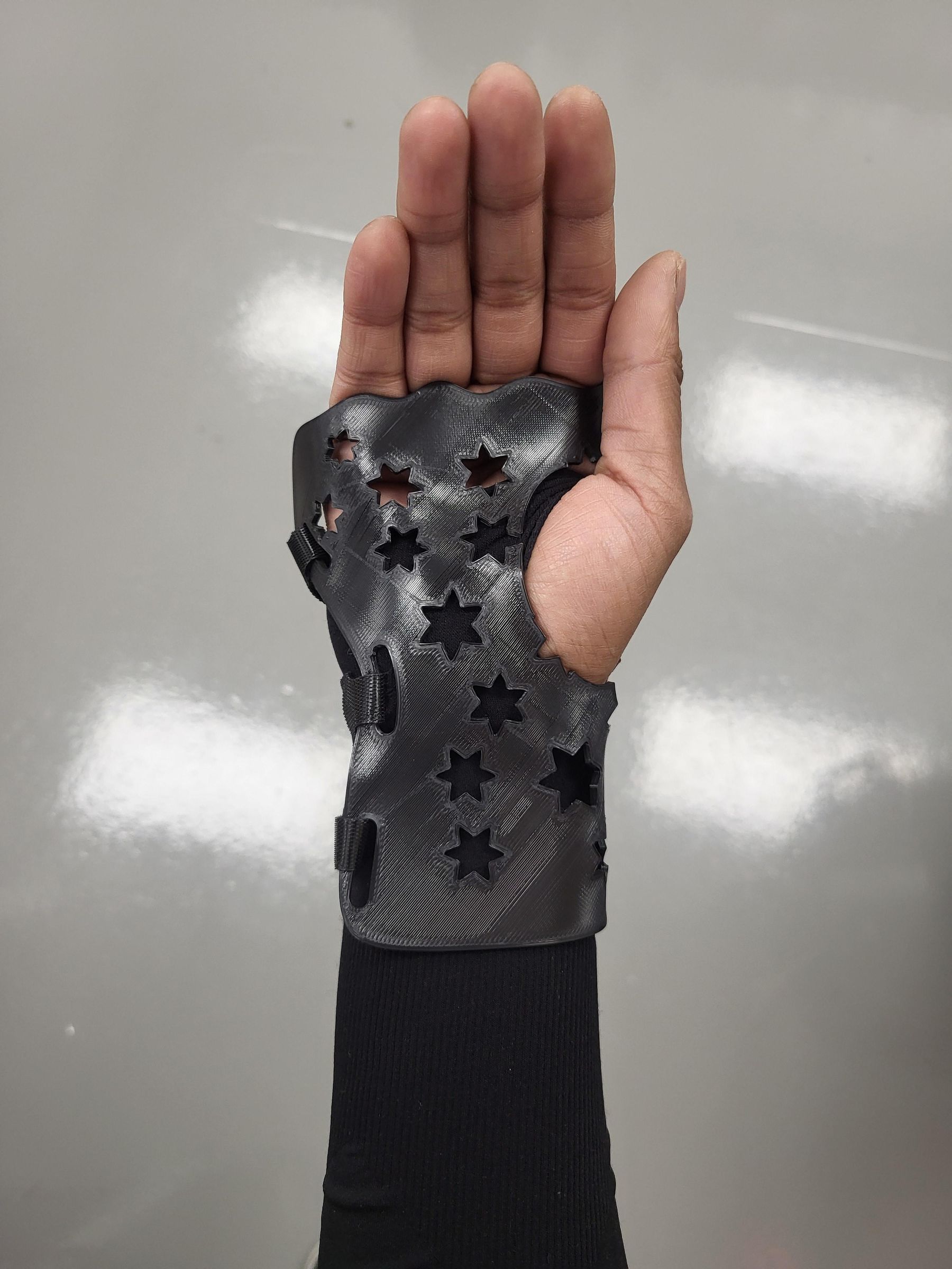 Adjustable Wrist Immobilization Brace Without 3D Scanner : 7 Steps ...