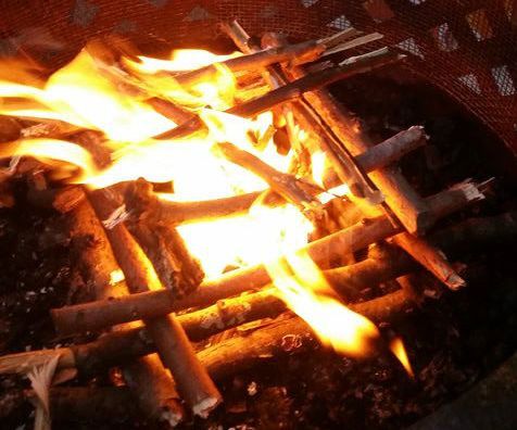 Ultimate Outdoor Log Cabin Fire : 9 Steps - Instructables