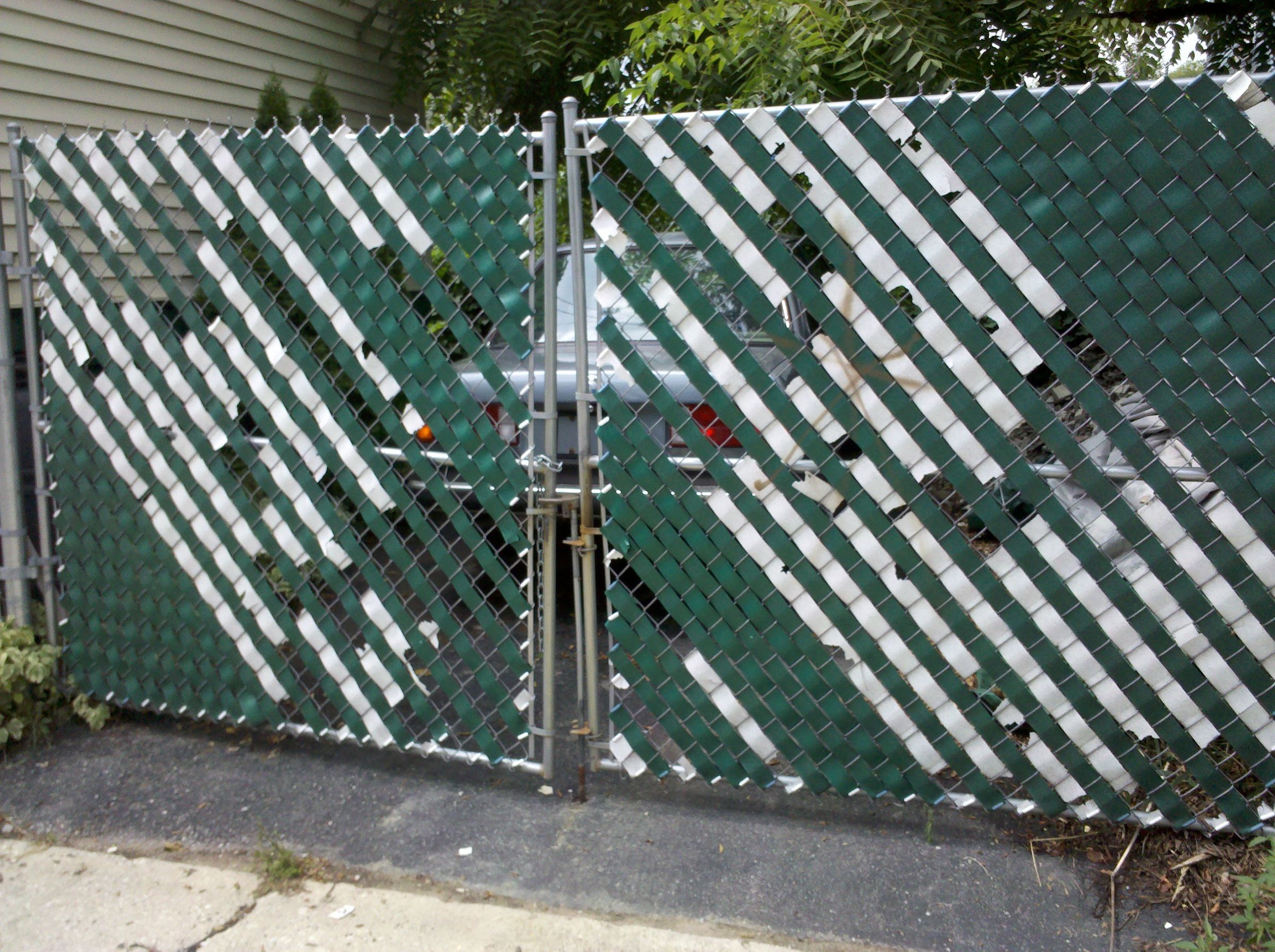 Screen a Chain Link Fence With Lath : 4 Steps (with Pictures ...