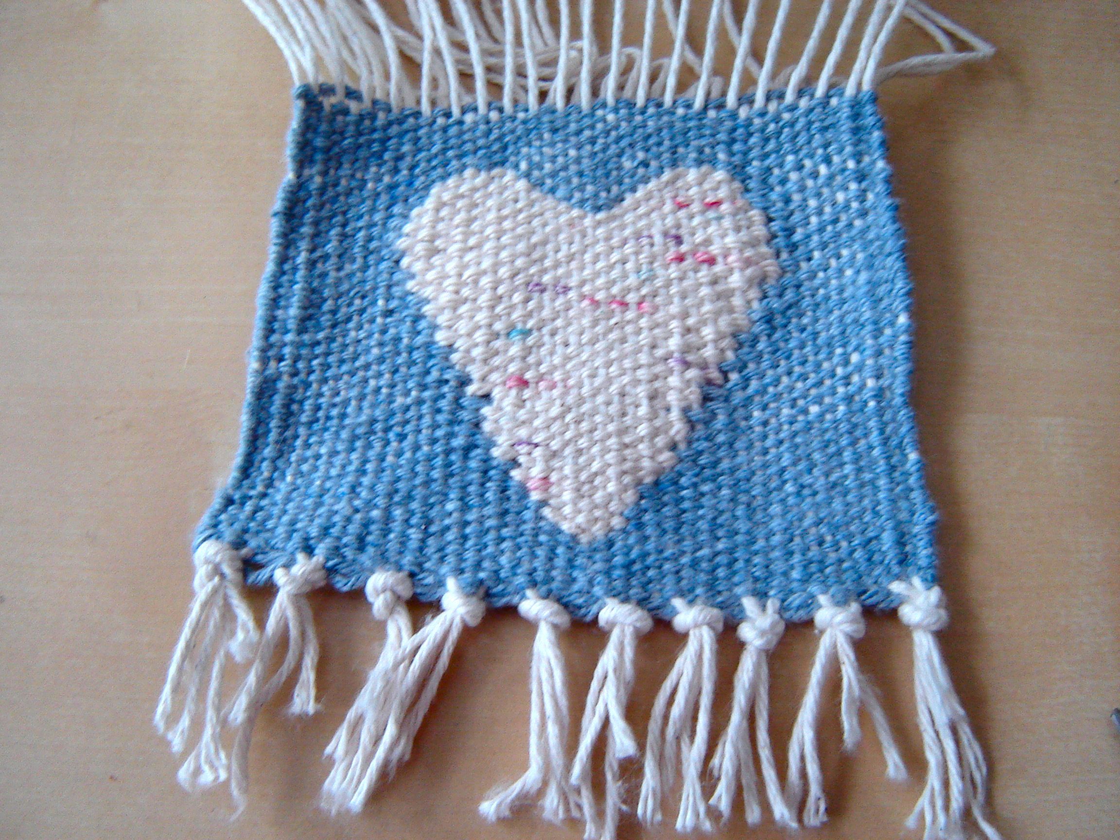 How to Weave on a Frame Loom : 8 Steps (with Pictures) - Instructables