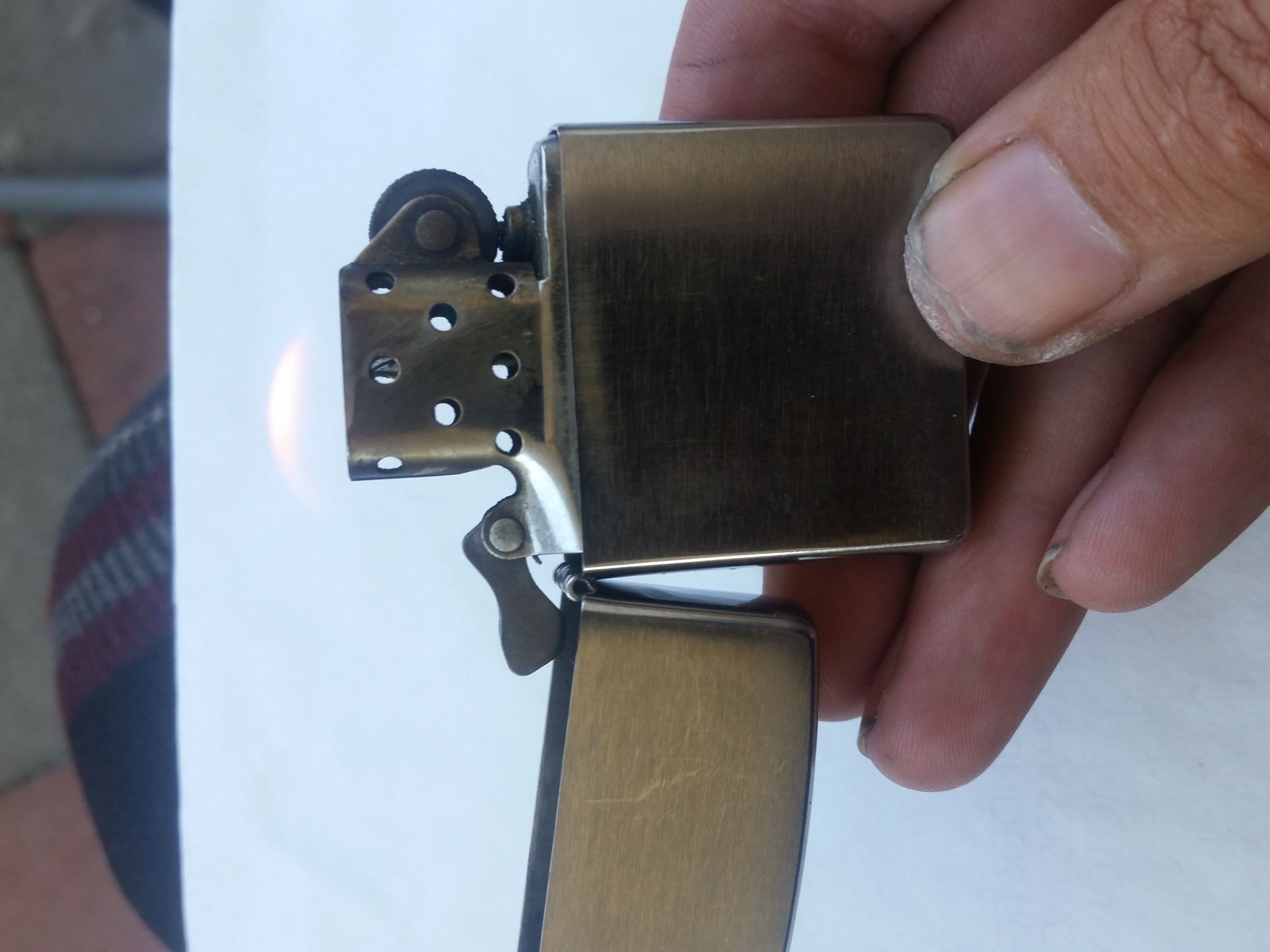 Replace Your Zippo Flint With Flint From a Dead BIC : 4 Steps ...