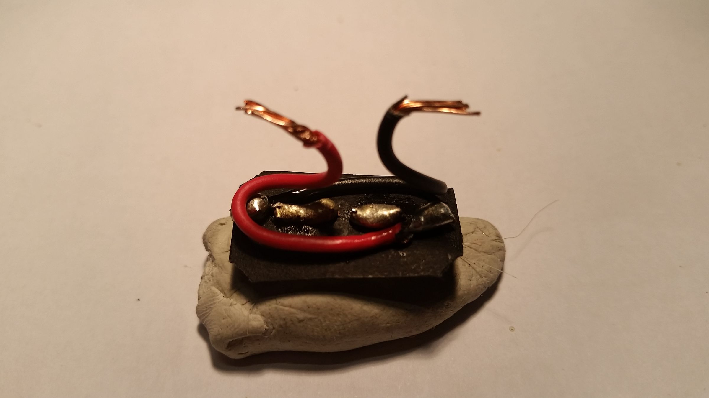 DIY 9 Volt LED Emergency/Backpack Flash Light : 10 Steps - Instructables