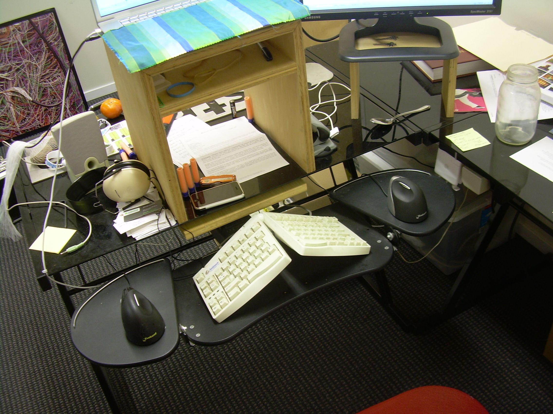 Ergonomic Work Station : 11 Steps - Instructables