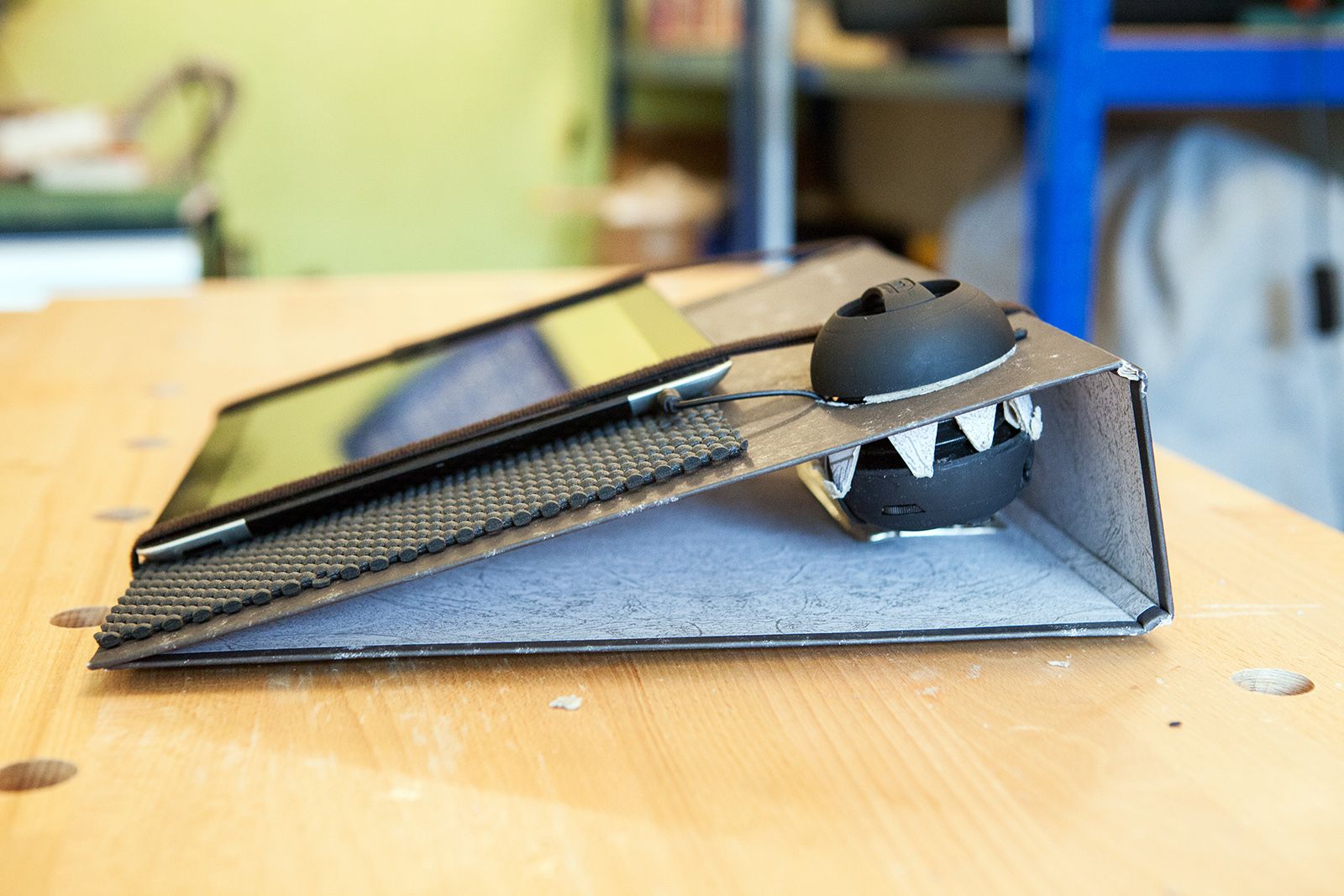 Speaker Box to Amplify Tablet Sound & Vibrations : 7 Steps (with ...