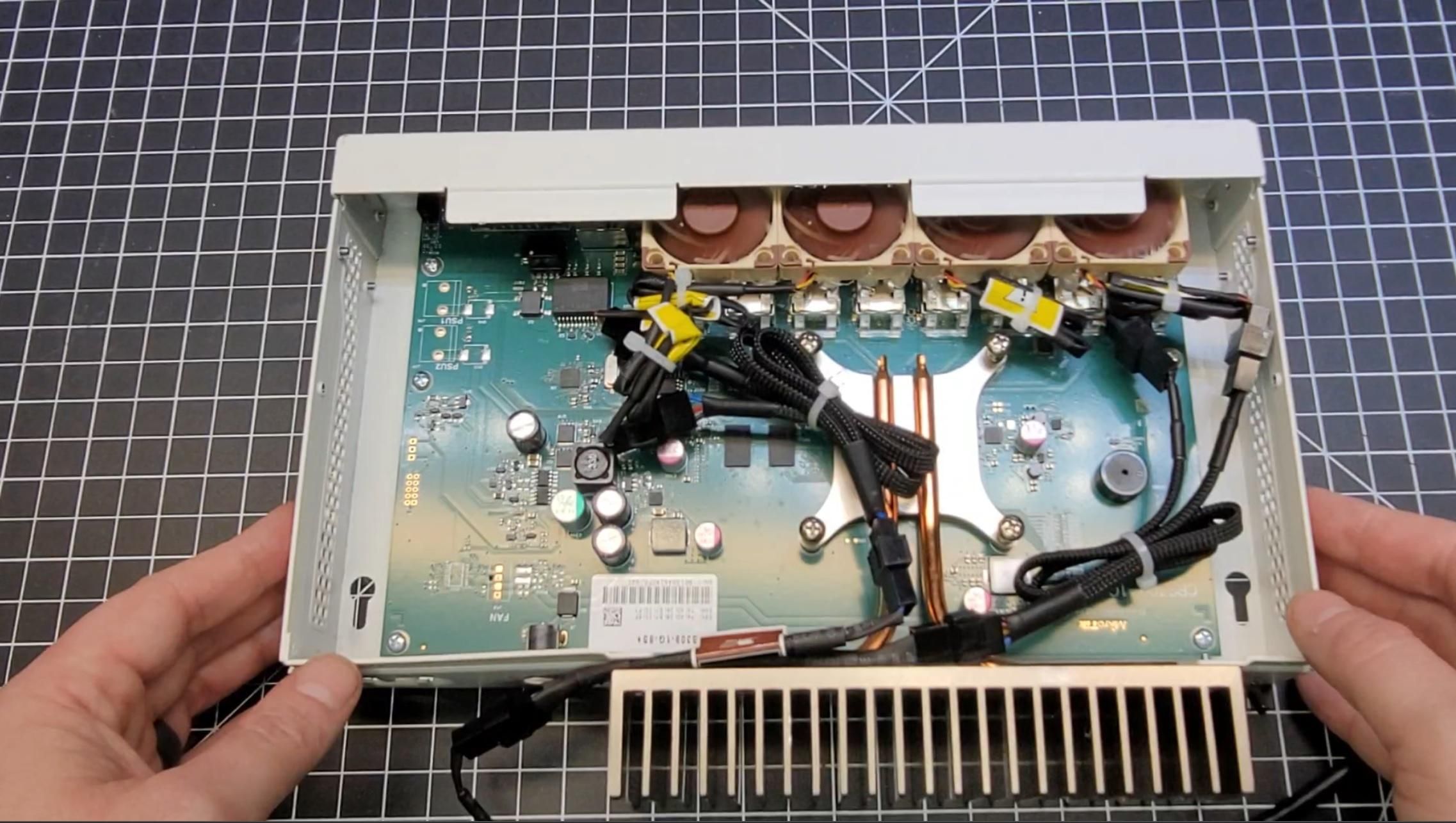 MikroTik CRS309 Switch Noctua Fan Install Mod : 9 Steps - Instructables