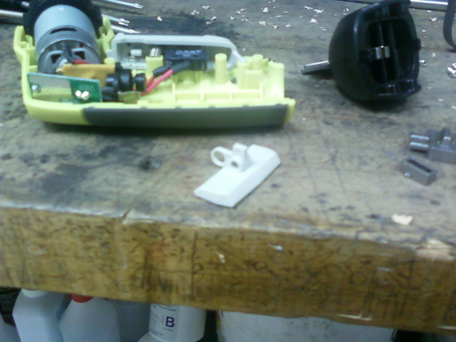 Ryobi 4V Cordless Snips Safety Hack (Defeating the Safety) : 5 Steps ...