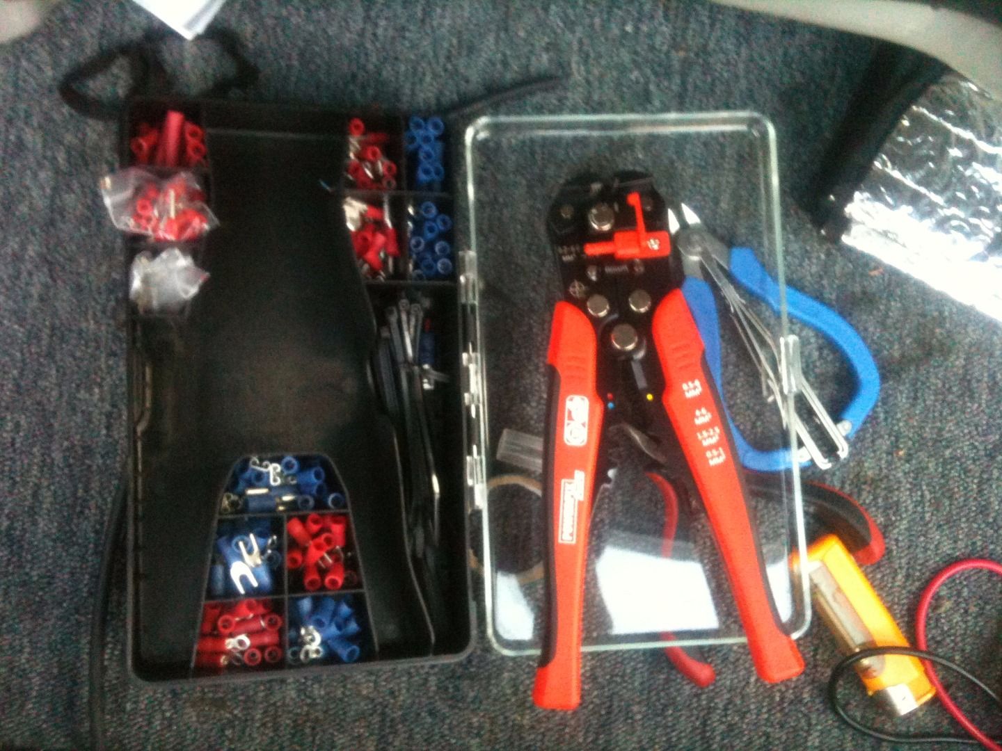 Trunk 12V Socket/plug for a Car : 5 Steps - Instructables