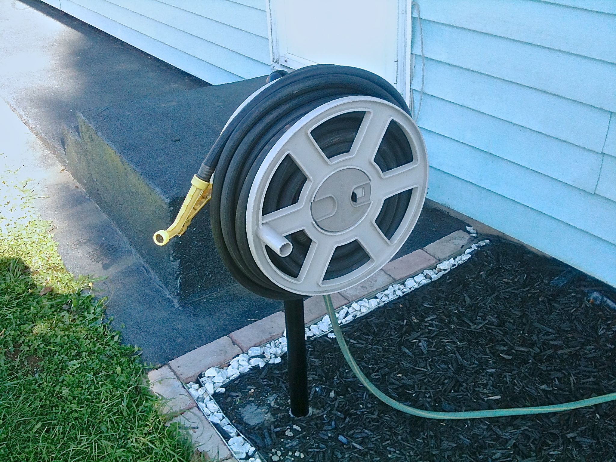Swivel Mounted Hose Reel : 9 Steps - Instructables