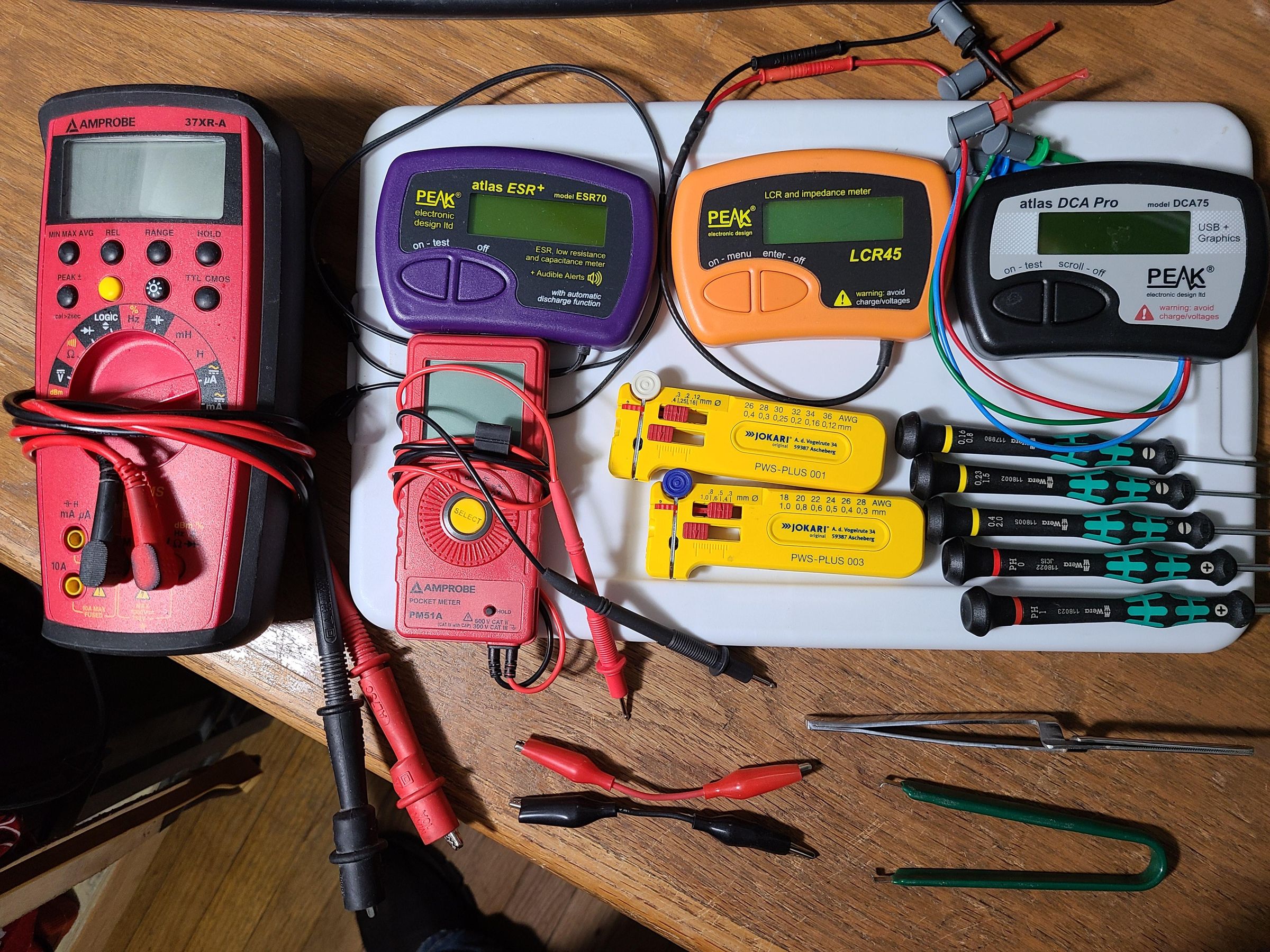 Attiny85 AVR PWM Haunted House Model LED Lights : 6 Steps - Instructables