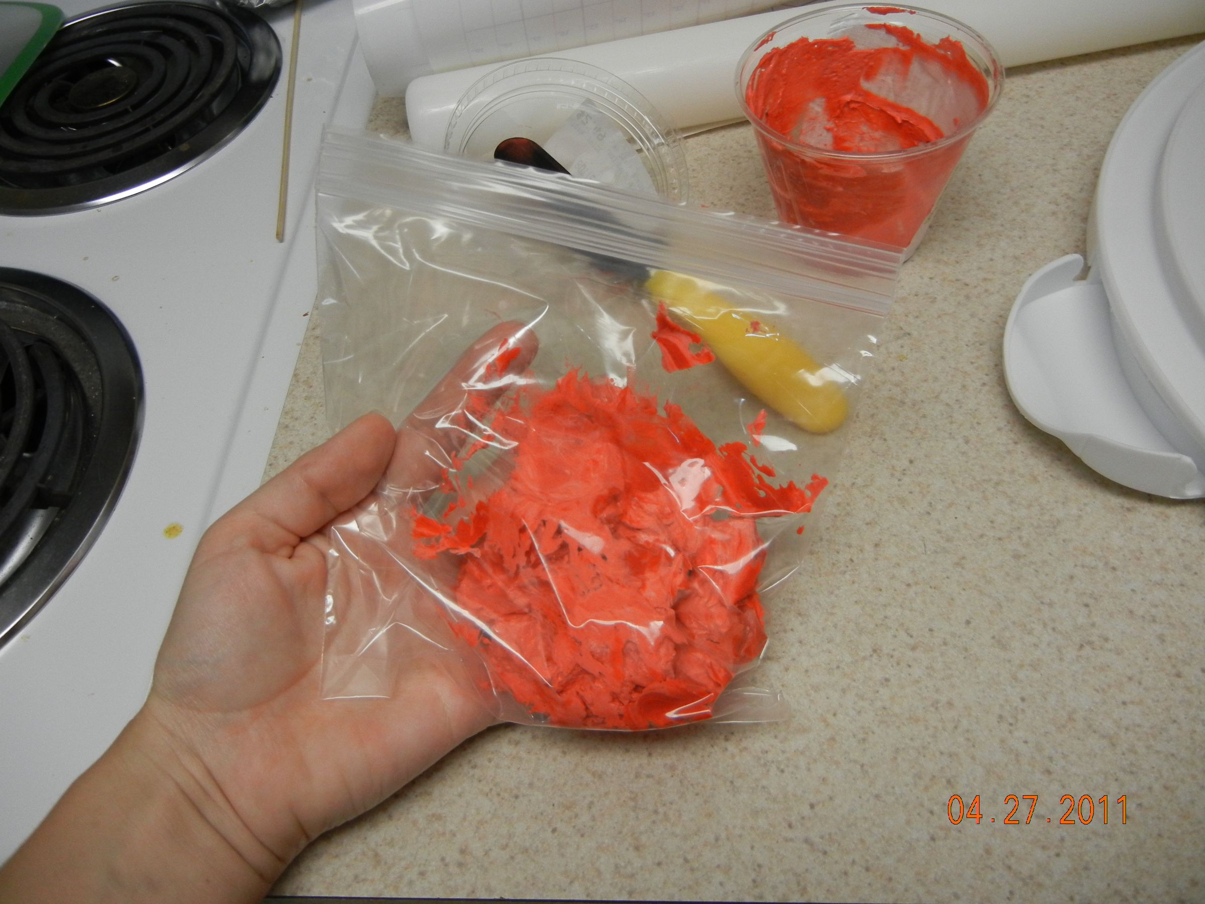 Basic Fondant Cake : 5 Steps (with Pictures) - Instructables