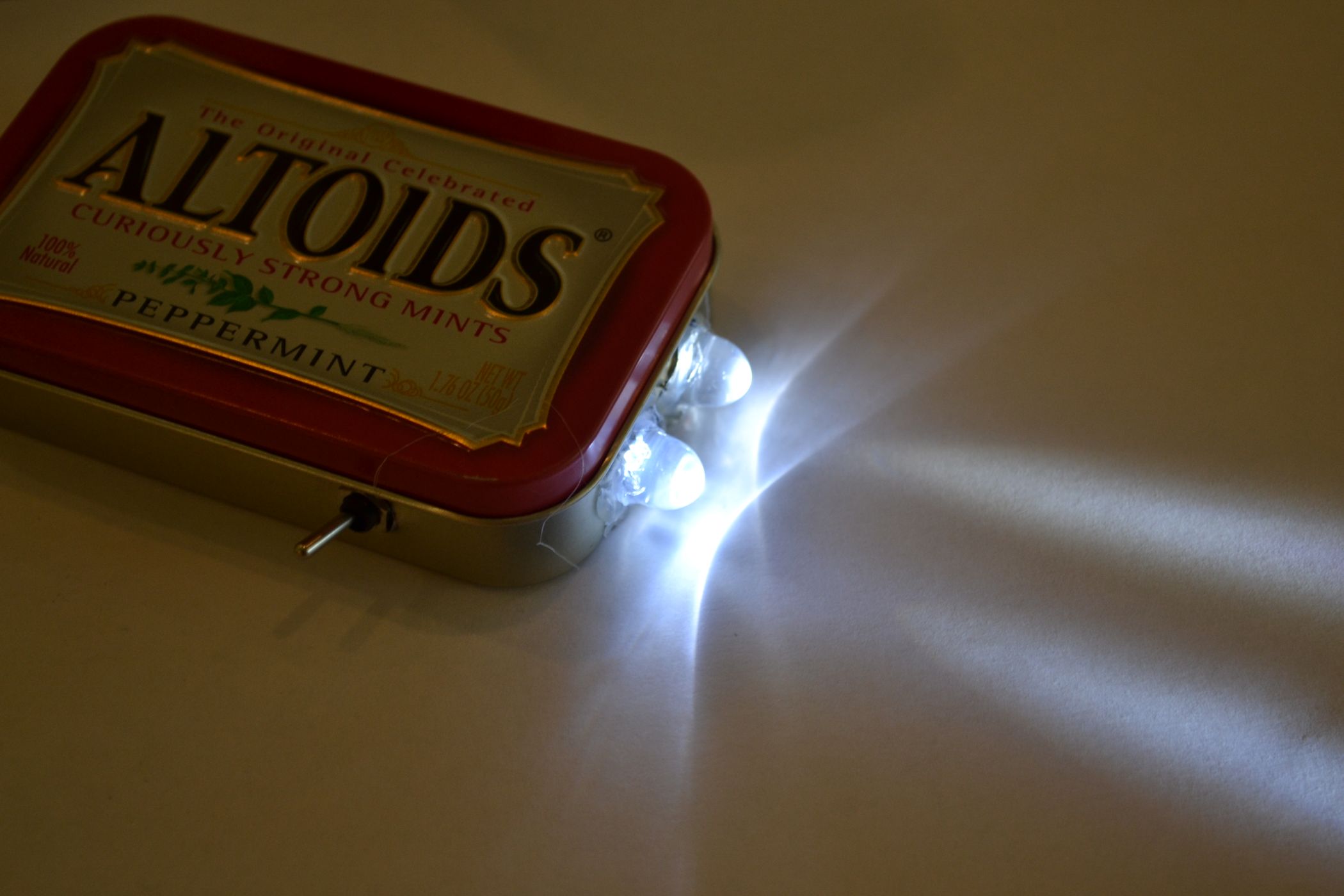 Altoids Tin Flashlight : 5 Steps - Instructables
