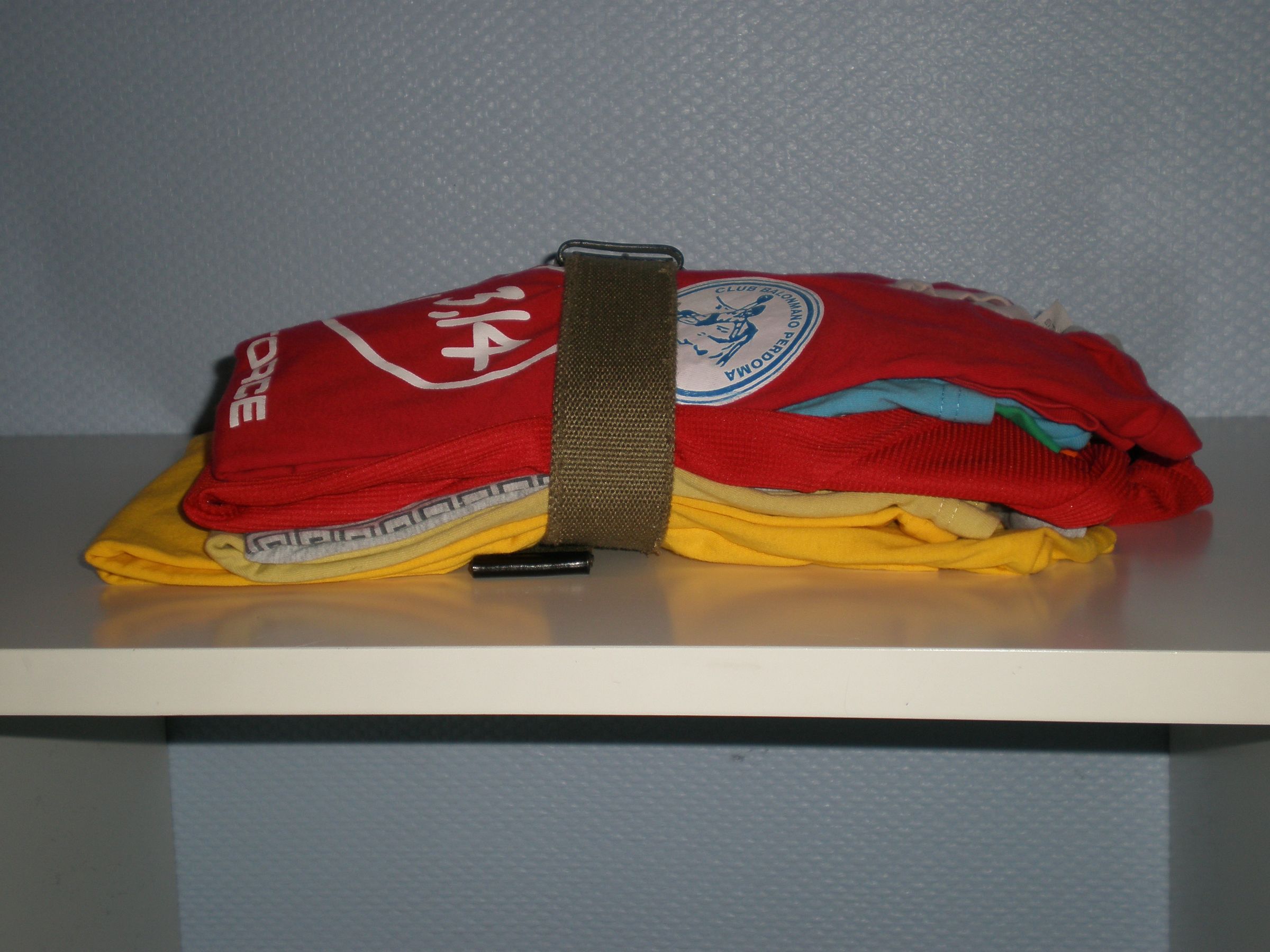 Pack a Suitcase Better Using Belts : 5 Steps - Instructables