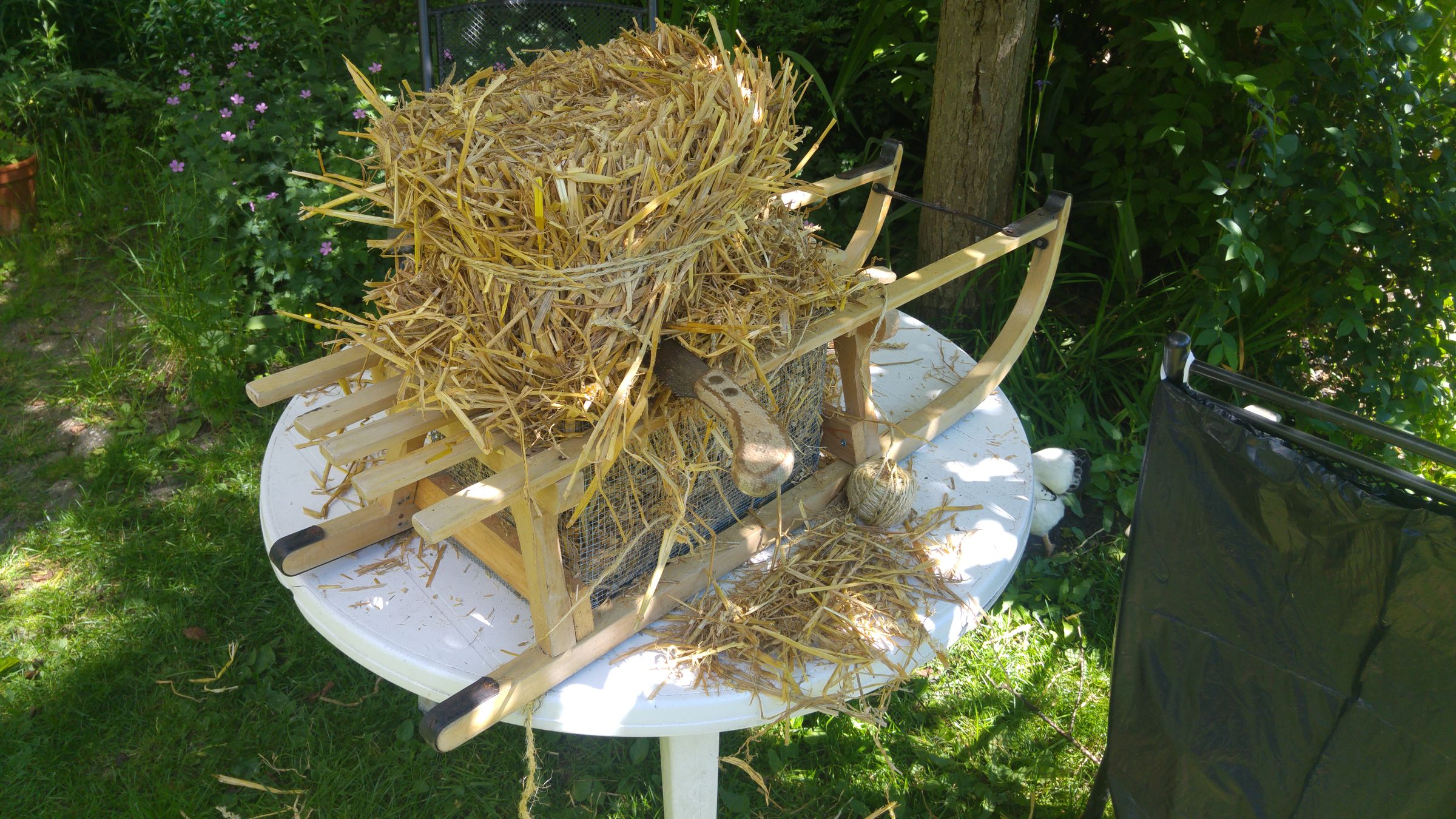 Sledge Straw Bale Plant Box : 6 Steps (with Pictures) - Instructables