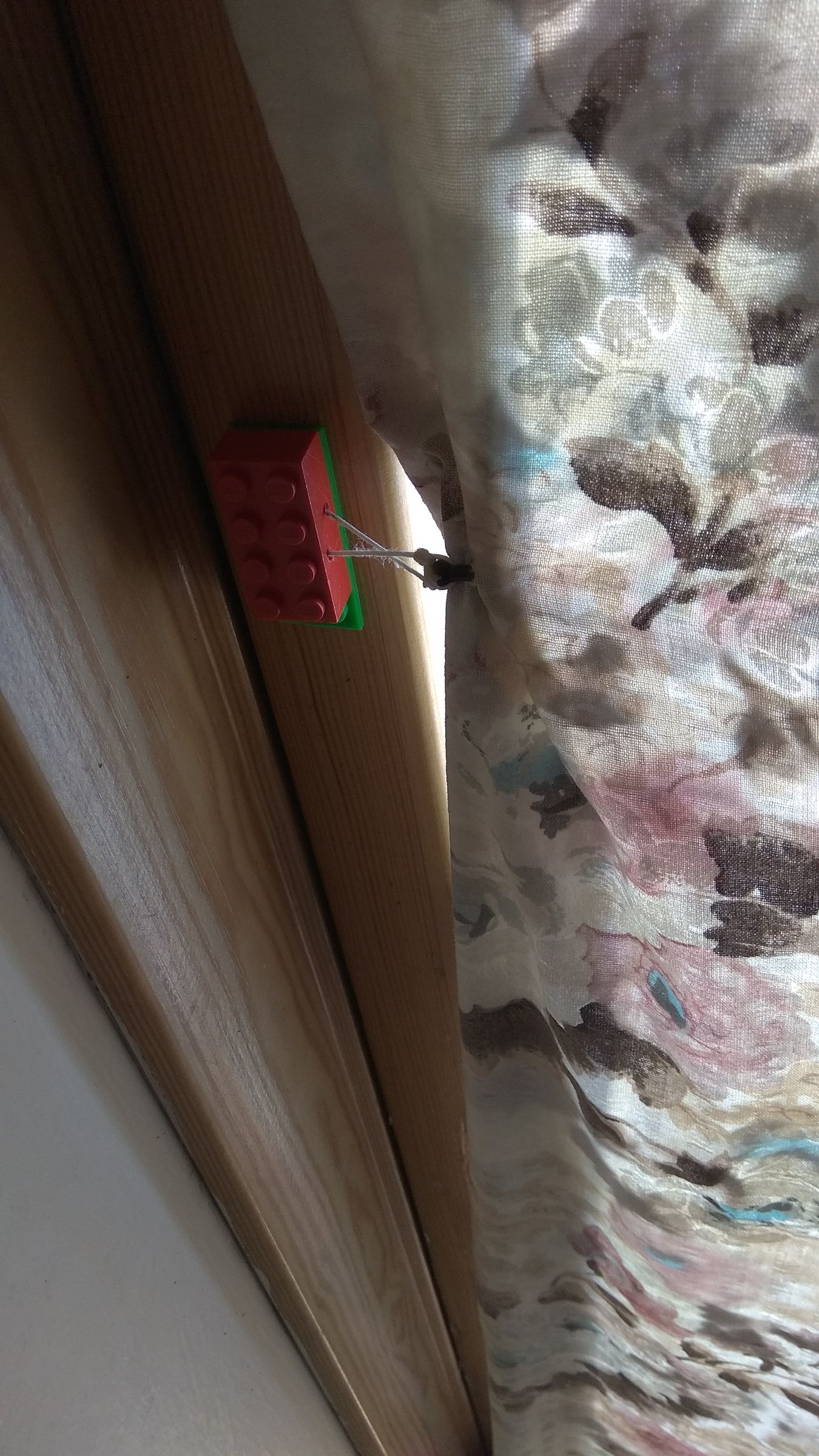 Easy Roof Window Curtain With Lego : 3 Steps - Instructables