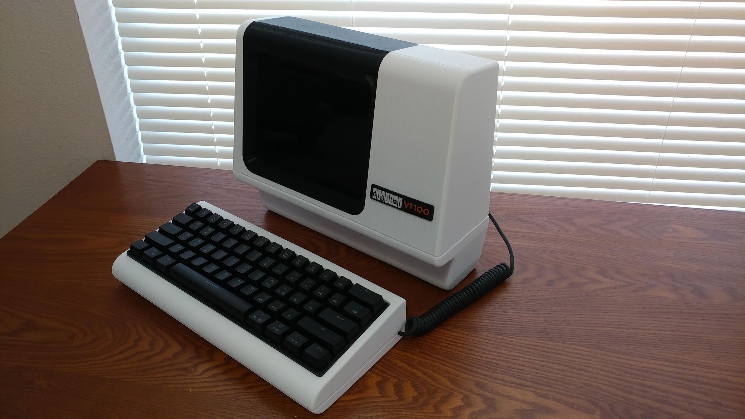 2:3 Scale VT100 Terminal Reproduction Facade Build : 7 Steps (with ...