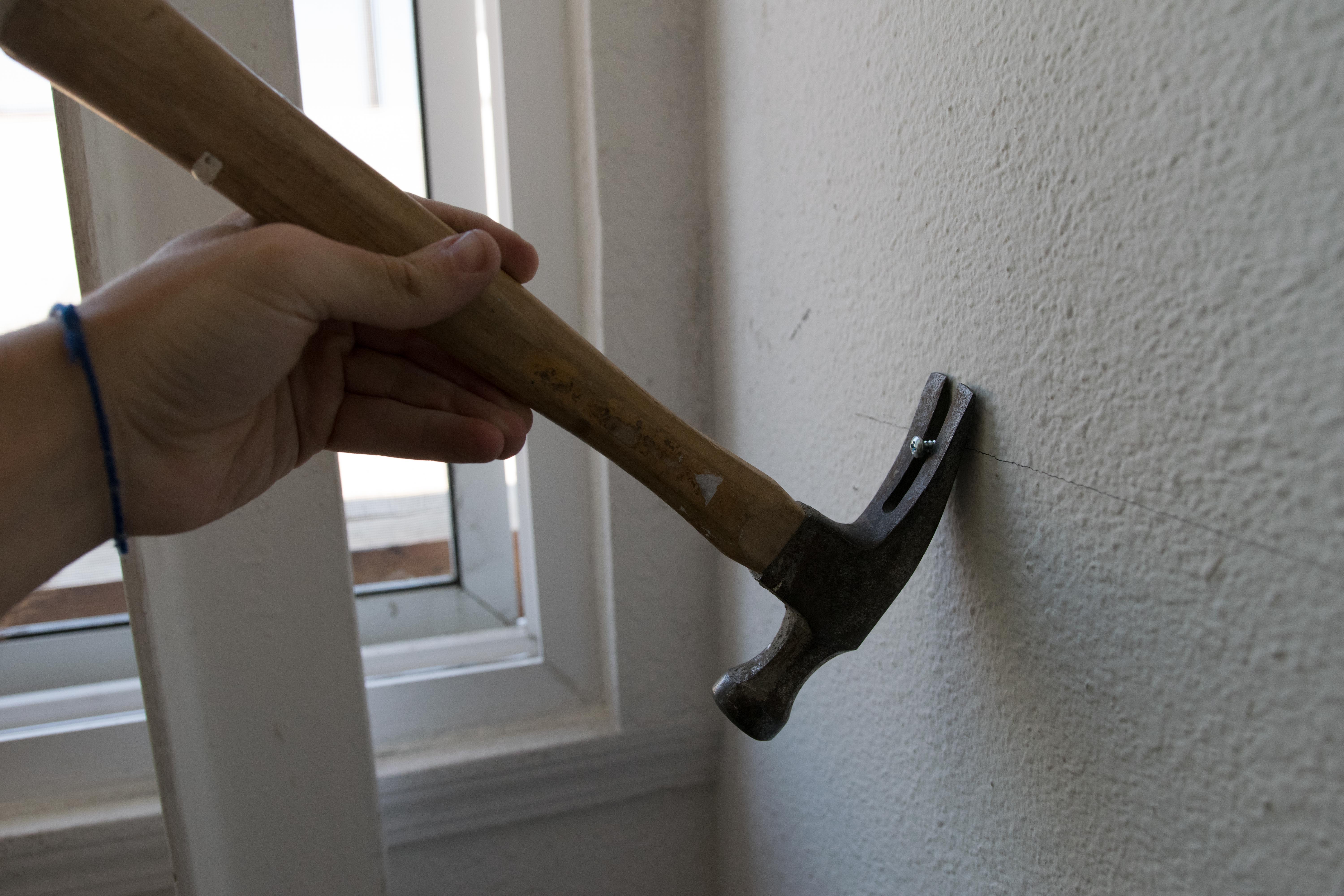 The Hammer Shelf : 12 Steps (with Pictures) - Instructables