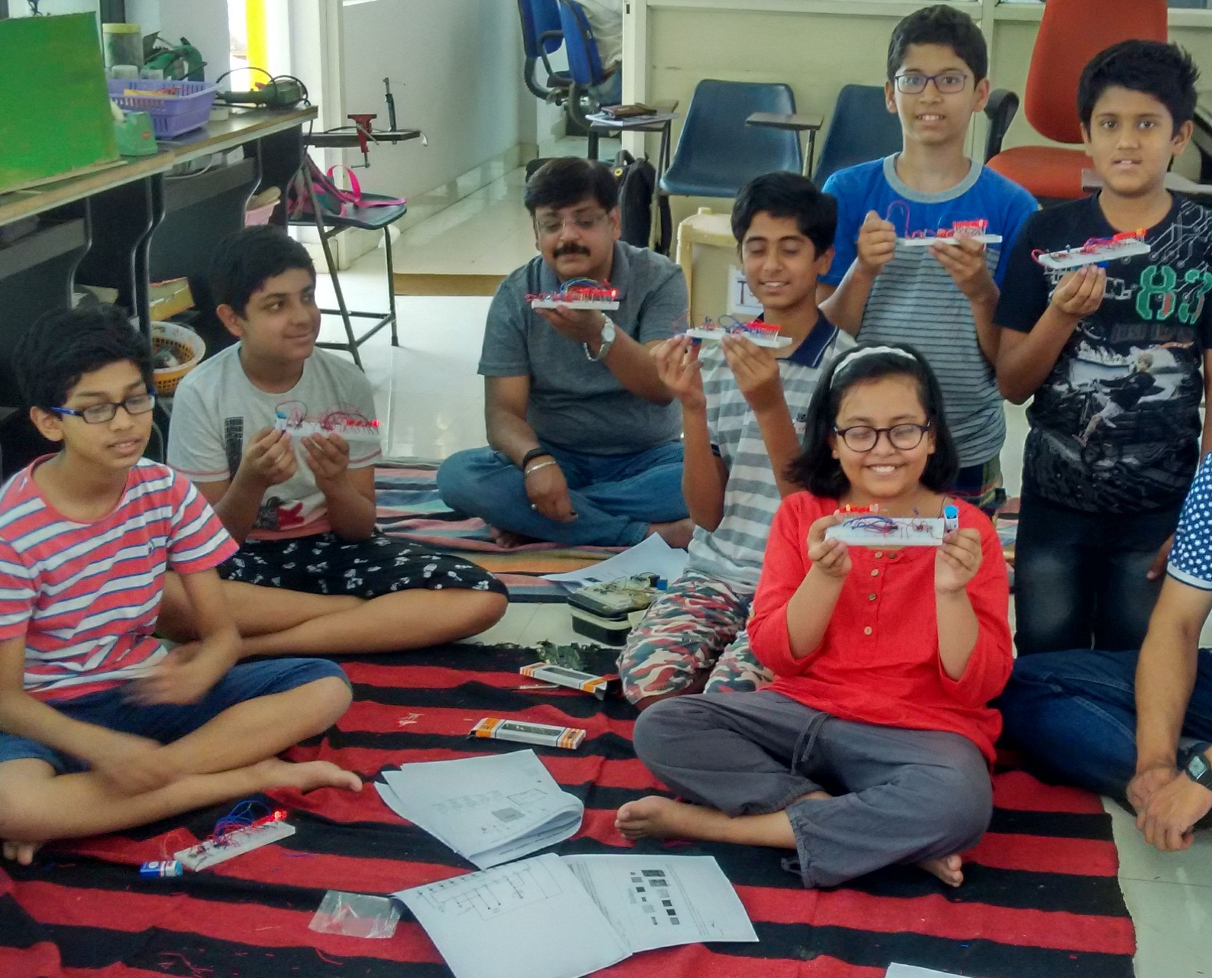 SMD Soldering on DIY LED Chaser Kit : 6 Steps - Instructables