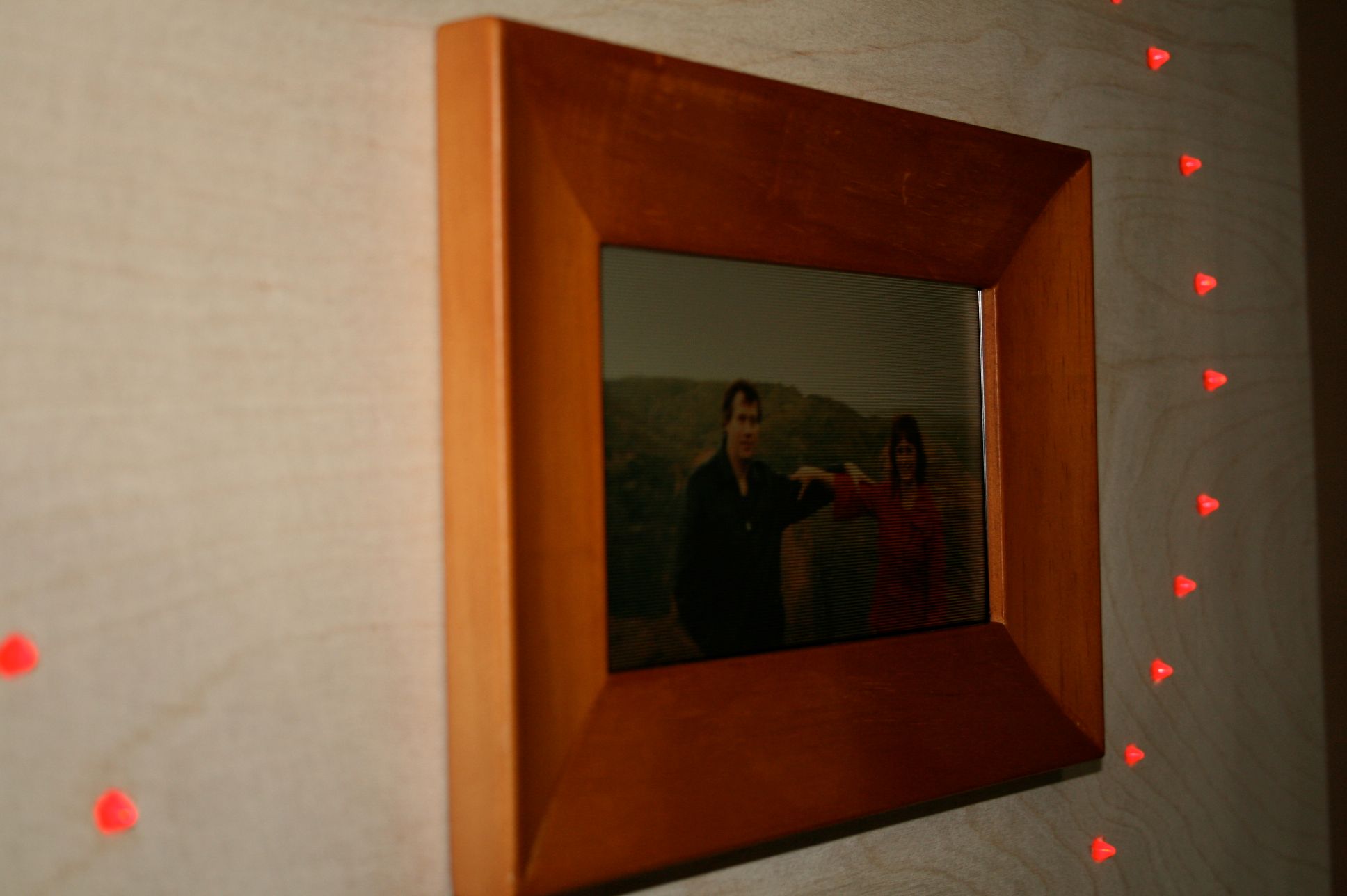 Make a Hi Tech Picture Frame for Cheap : 4 Steps - Instructables