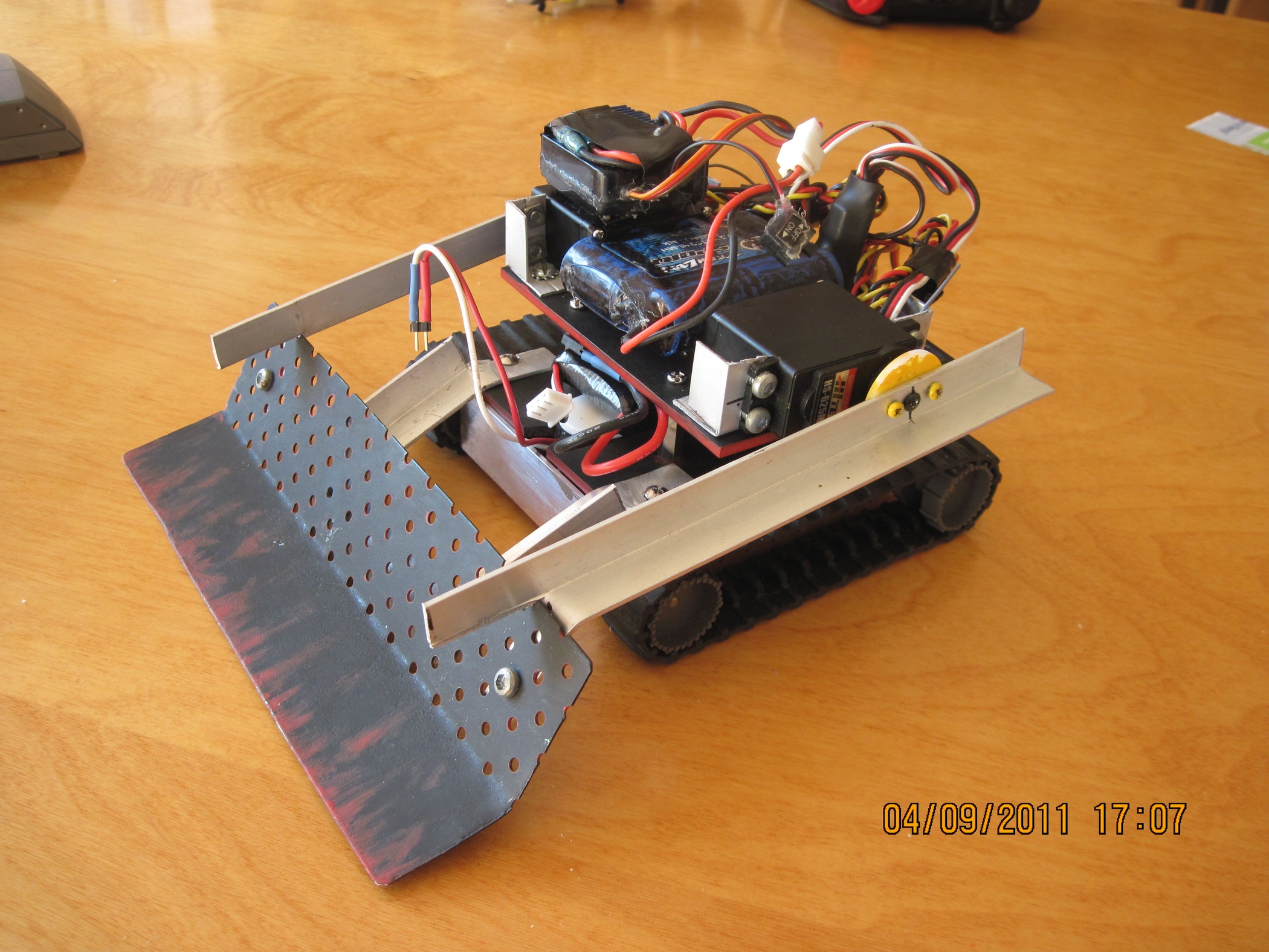 Sumo-Bot (TSA and Science Olympiad Rules) : 8 Steps - Instructables