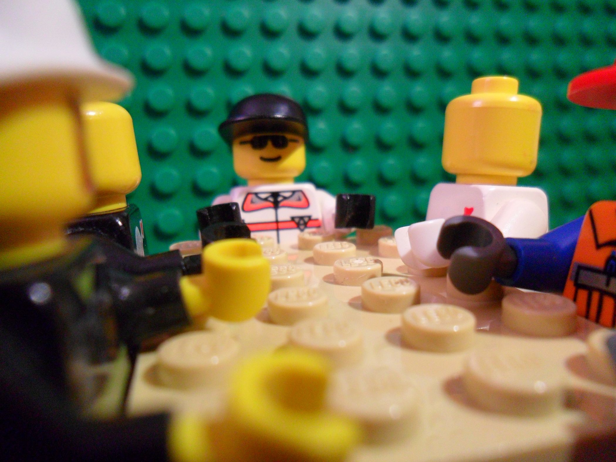 Lego Meeting Table : 5 Steps - Instructables