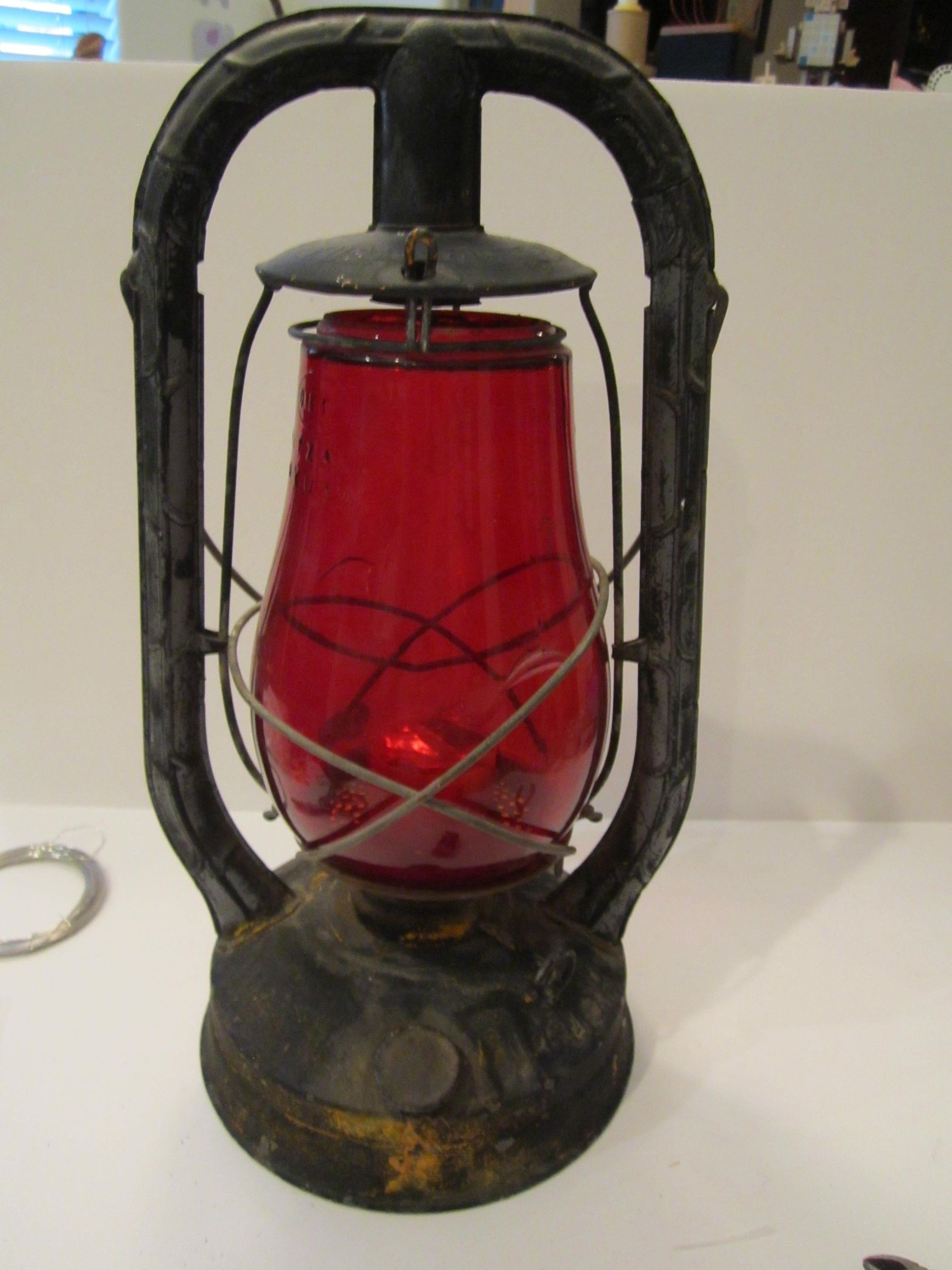 Vintage Monarch Barn Lamp Modification : 4 Steps - Instructables