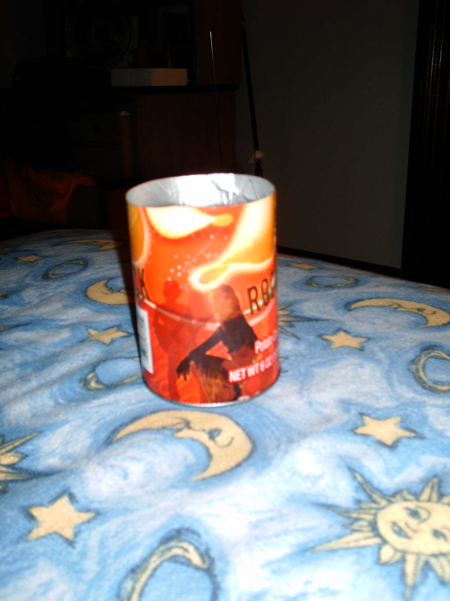 Pringles/Duct Tape IPod Dock : 6 Steps - Instructables