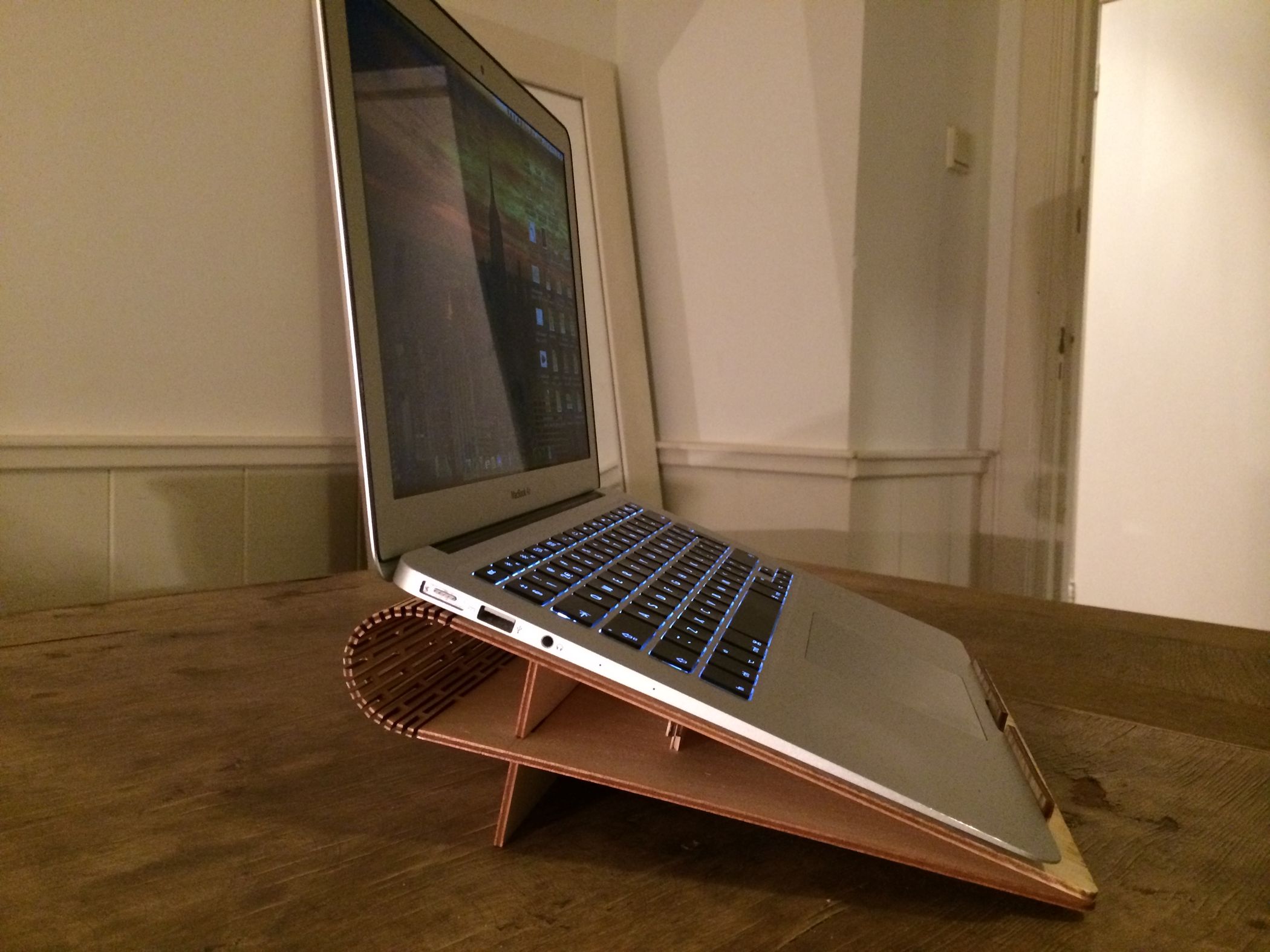 Foldable MacBook/Ipad Stand : 5 Steps - Instructables