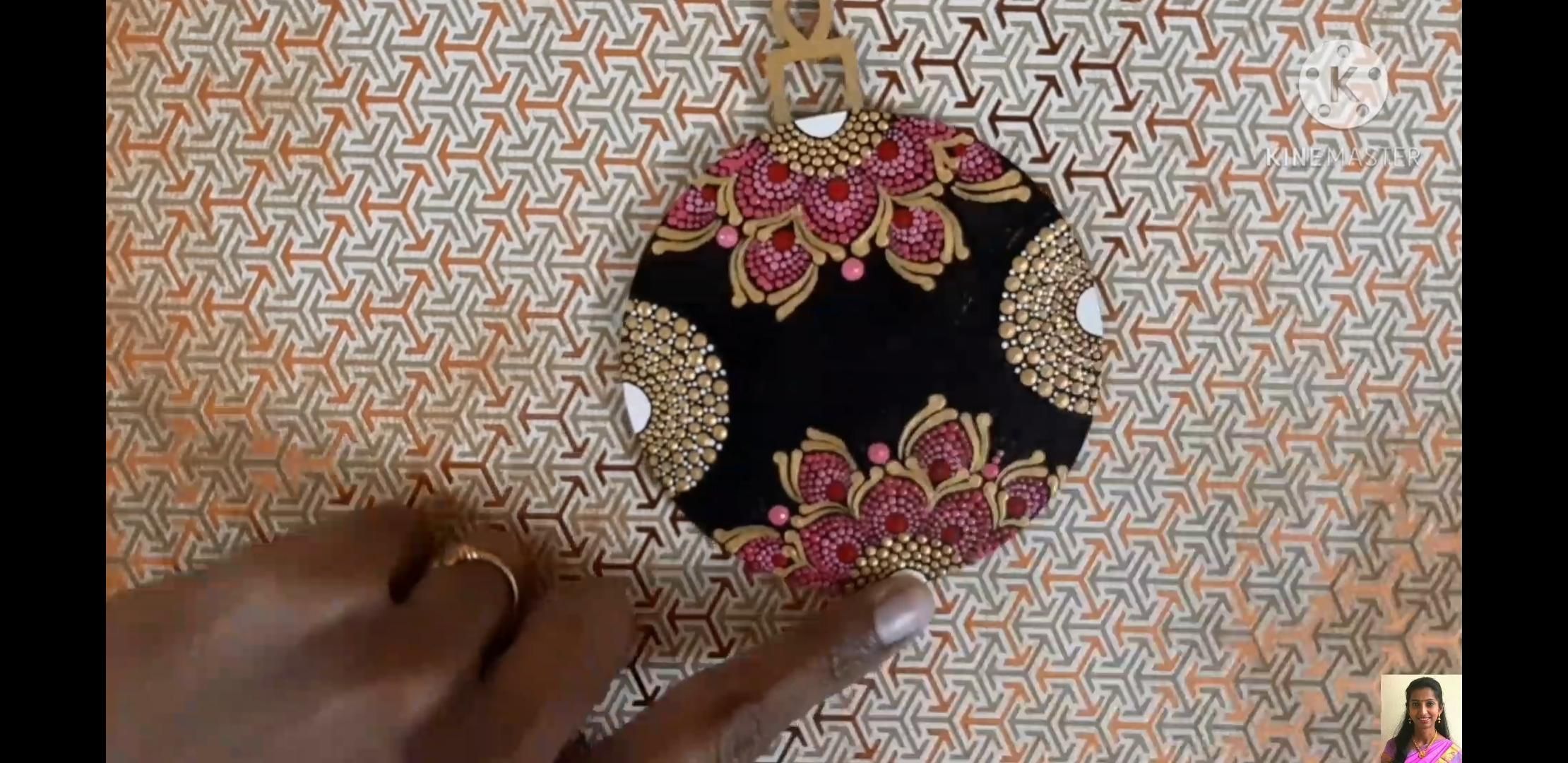 How to Dot Paint DIY Christmas Baubles Ornaments 2020 : 4 Steps ...