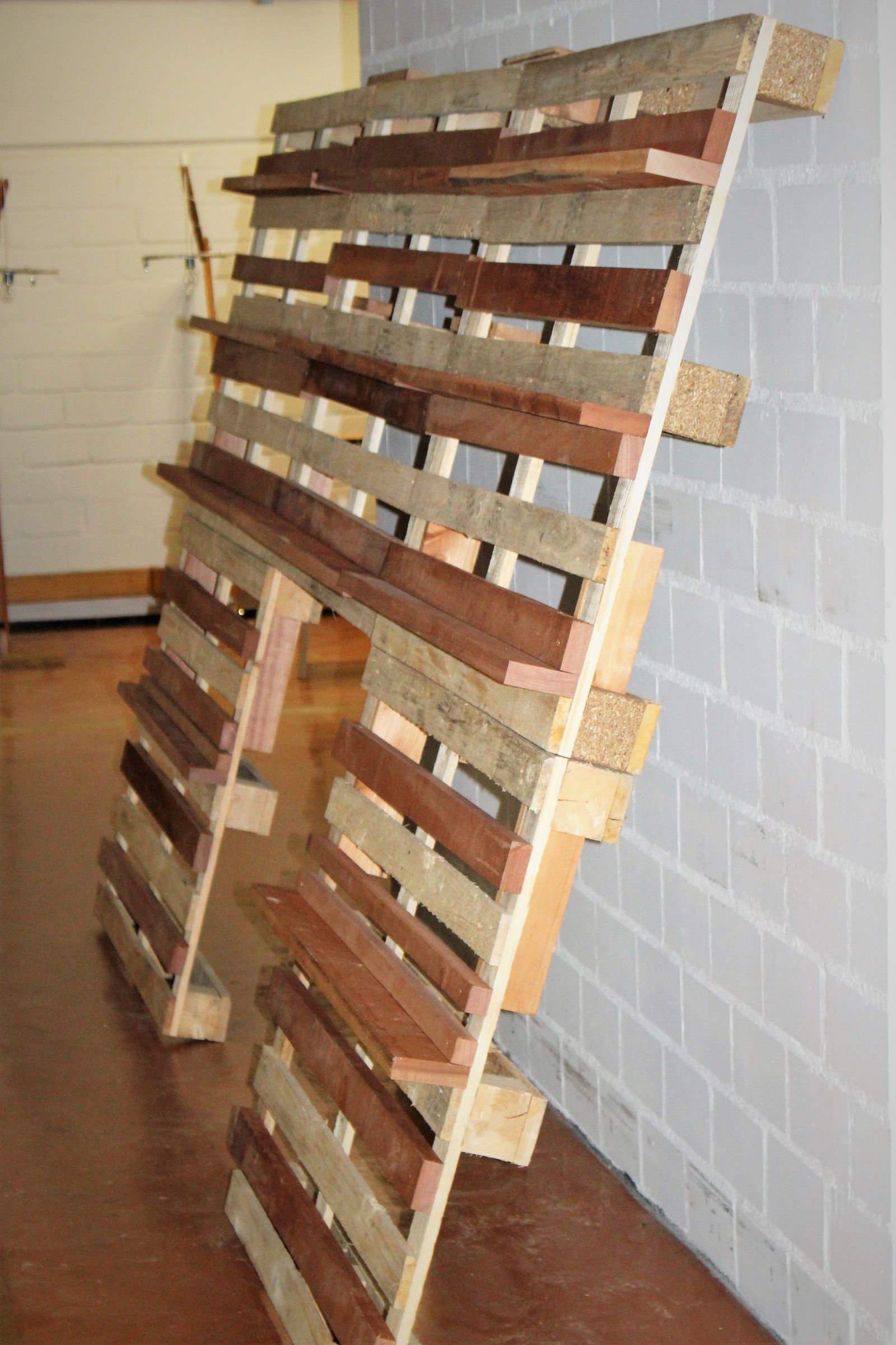 Pallet Library : 3 Steps - Instructables
