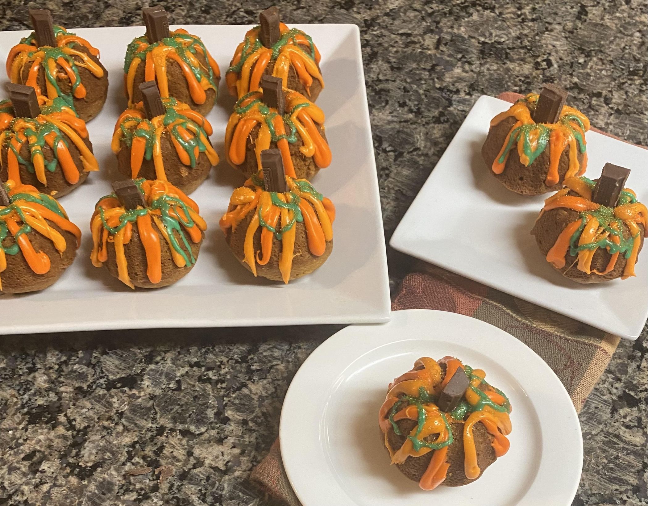 Sugar & Spice Pumpkin Mini Cakes : 10 Steps (with Pictures) - Instructables