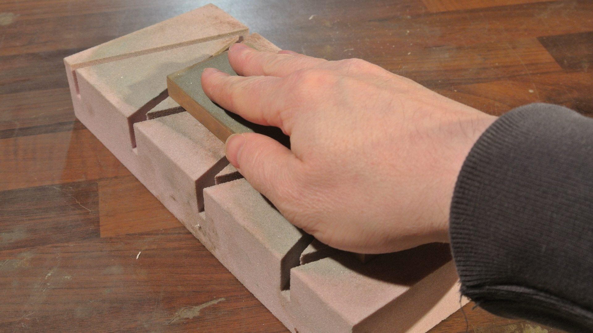 Sharpening Chisels Without Honing Guide : 4 Steps (with Pictures ...