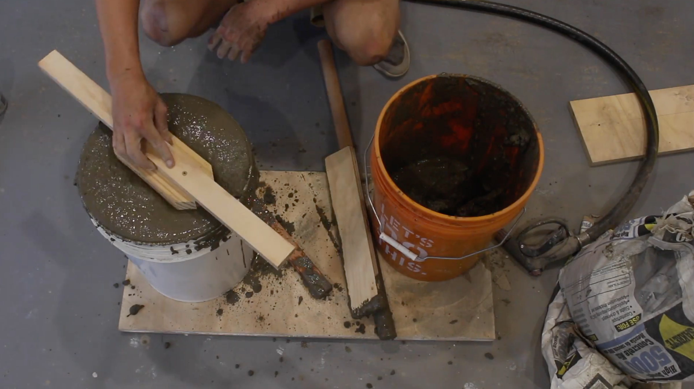 $20 DIY Modern Concrete and 2x12 Wood Bench- Very Easy to Make : 8 ...