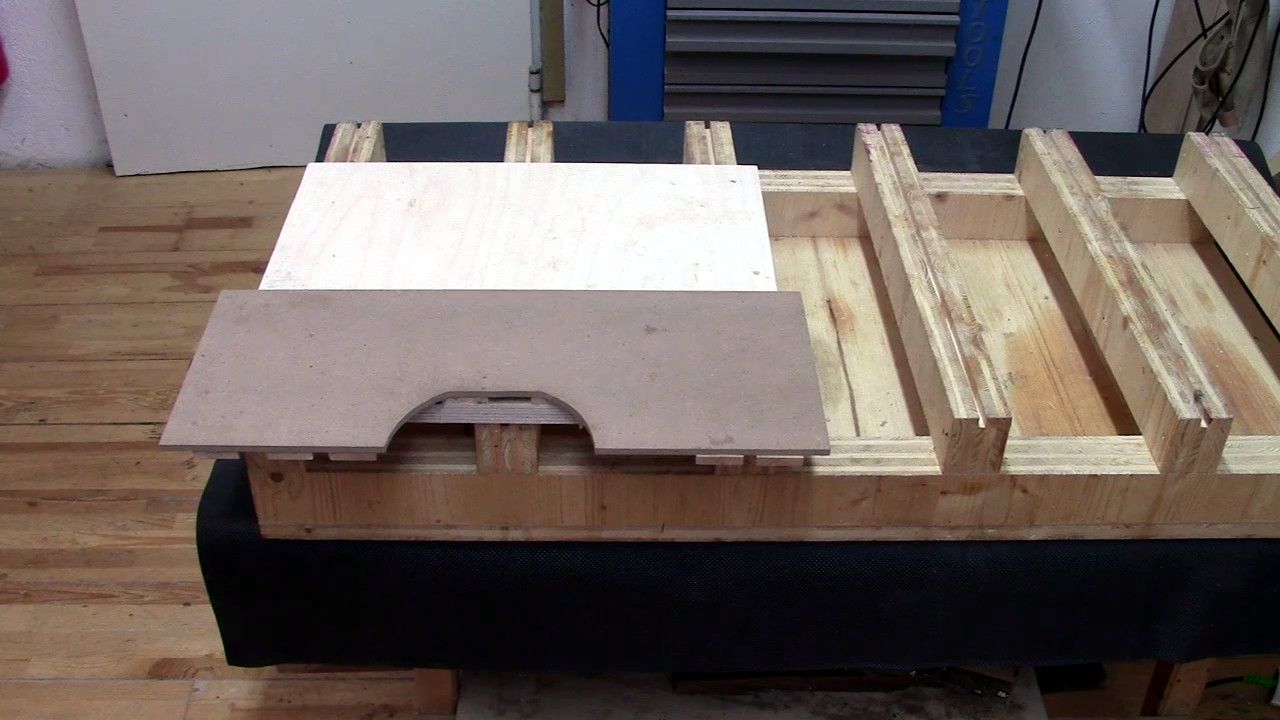 Mini Router Table With the Simplest Router Lift Ever : 12 Steps (with ...