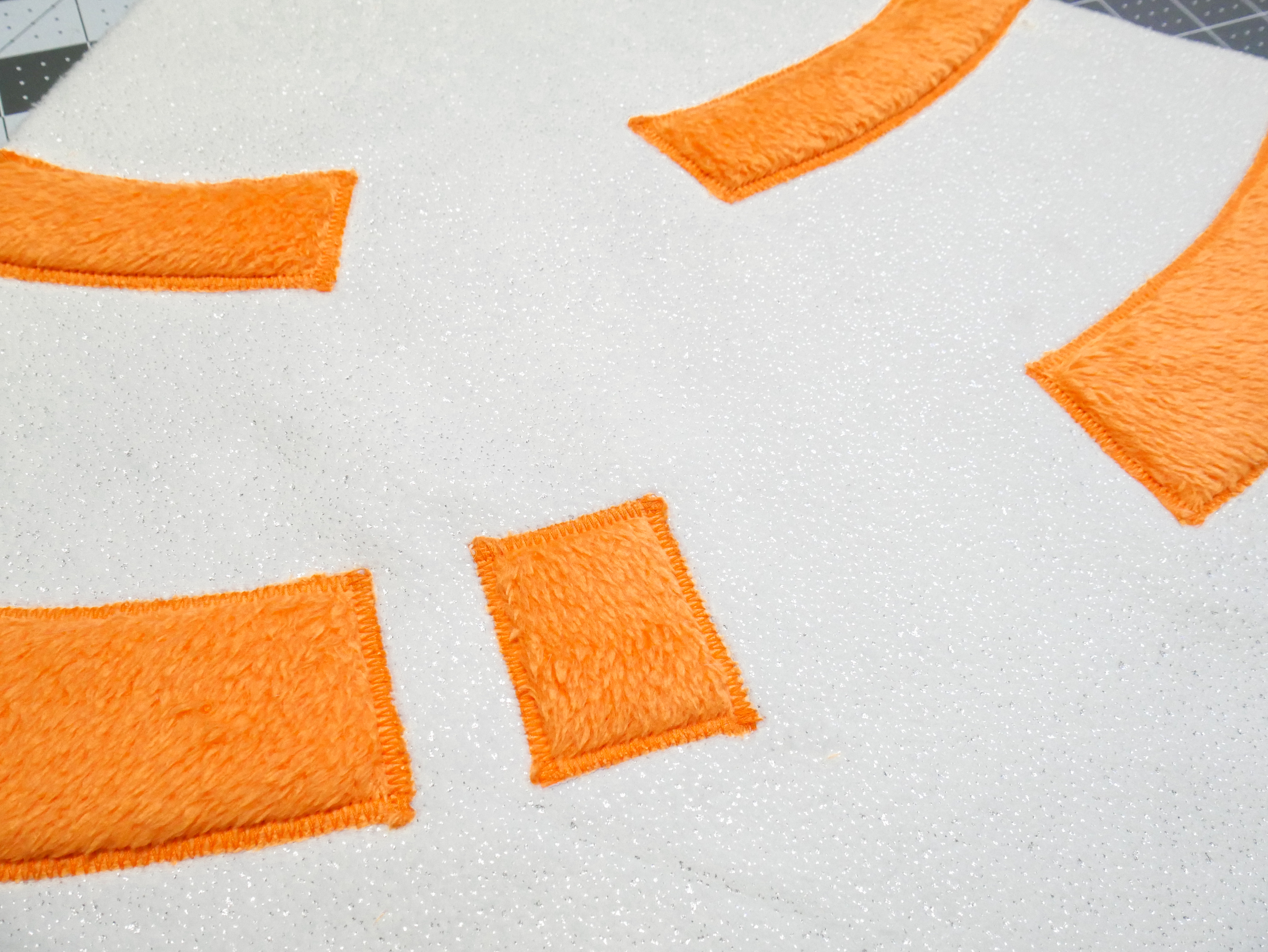 Star Wars BB8 Inspired Santa Hat : 10 Steps (with Pictures) - Instructables