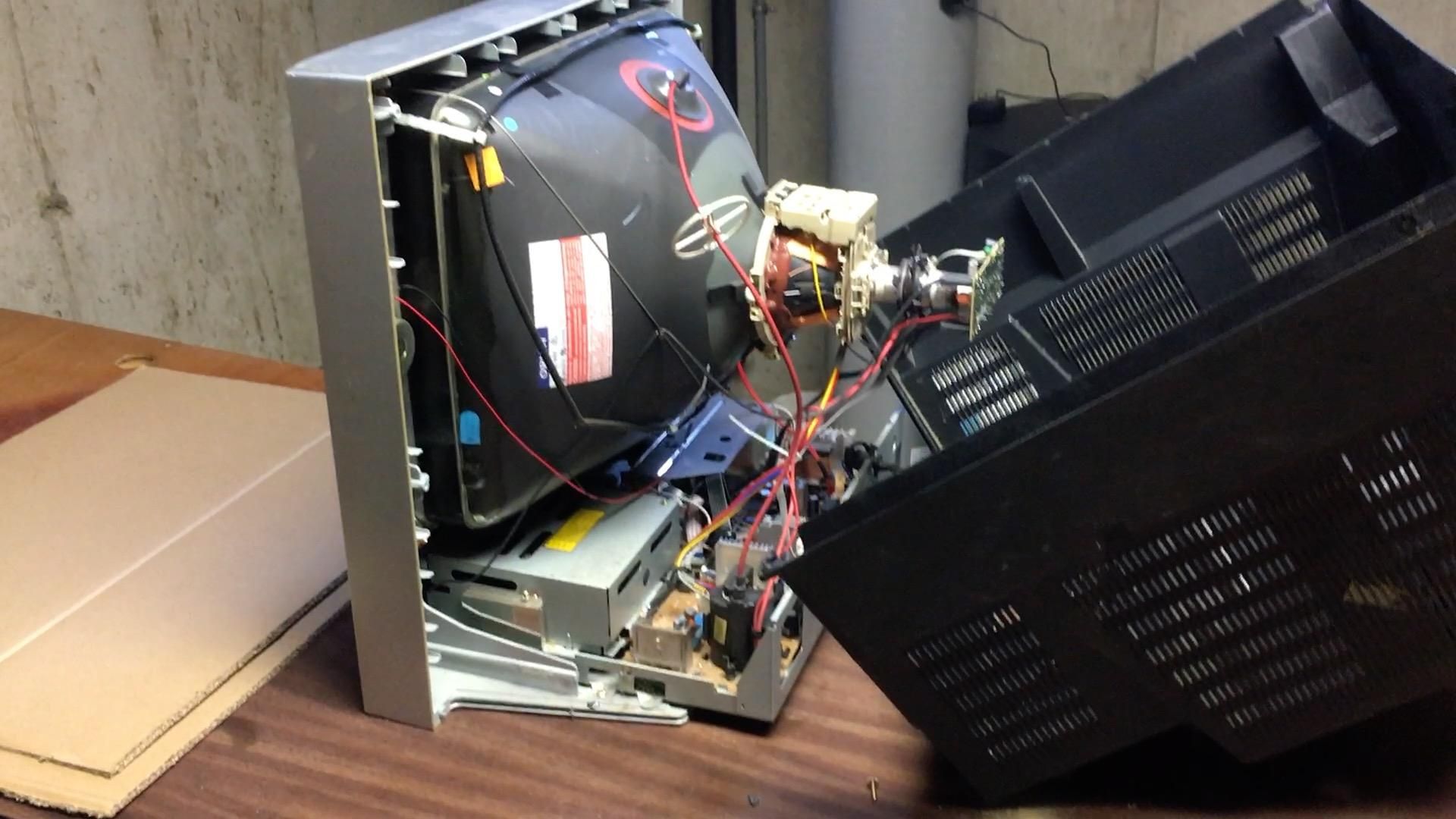 DIY Analog Oscilloscope From Old TV : 5 Steps - Instructables